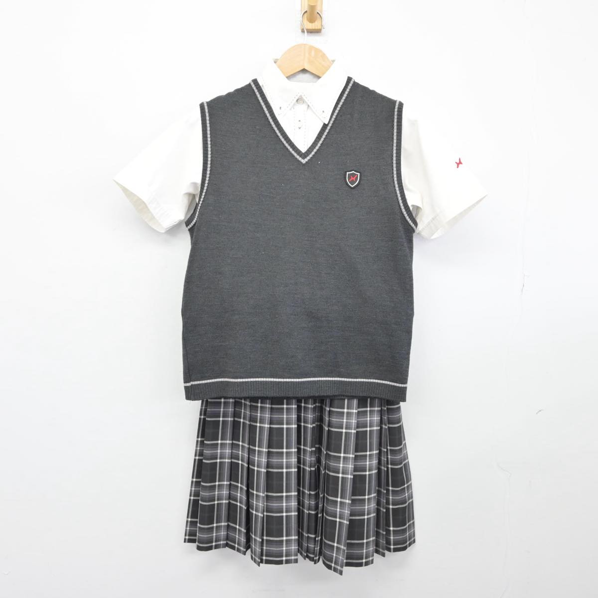【中古】東京都 八王子学園八王子高等学校 女子制服 4点（ニットベスト・シャツ・シャツ・スカート）sf031744 中古制服通販パレイド