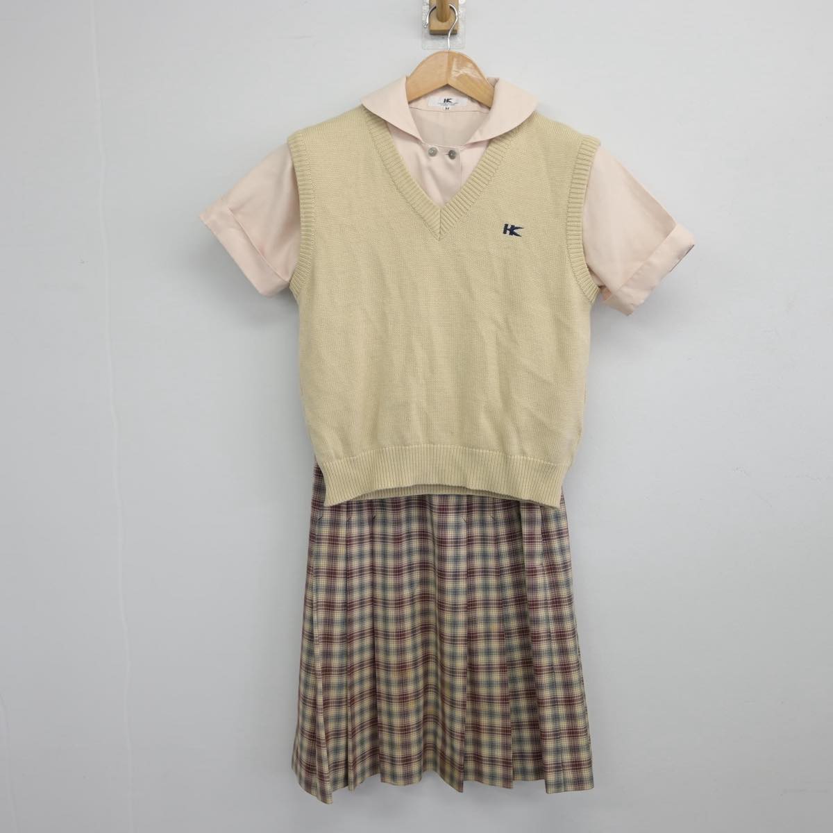 【中古】福島県 福島県立郡山高等学校 女子制服 4点(シャツ・ニットベスト・スカート)sf031894 中古制服通販パレイド