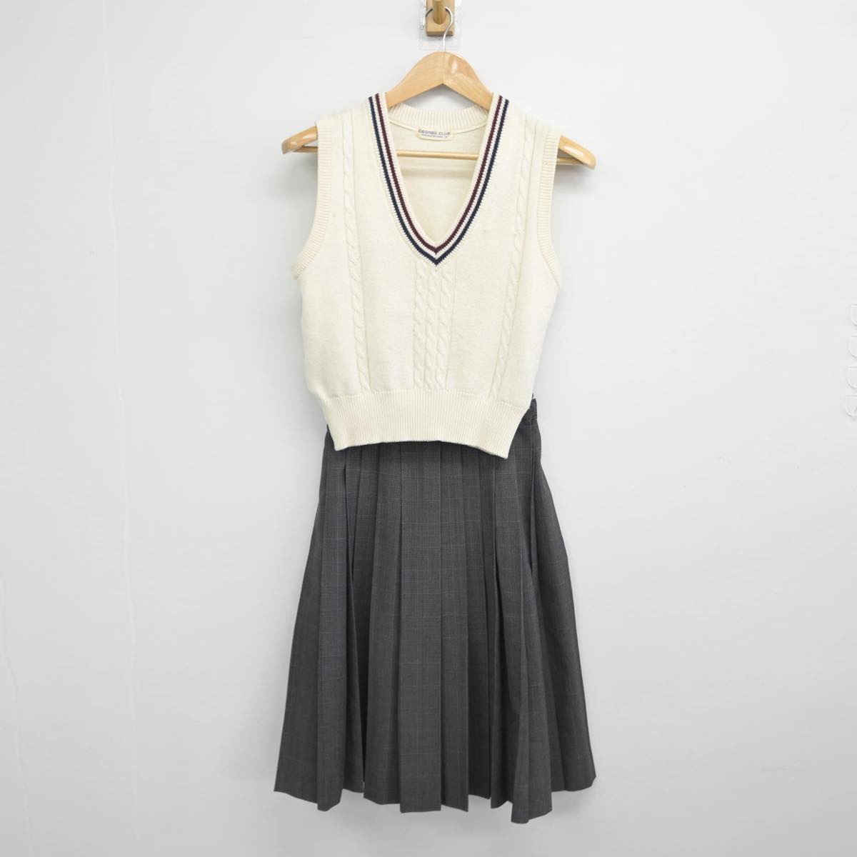 【中古】熊本県 熊本市立桜木中学校 女子制服 2点（ニットベスト・スカート）sf031902 中古制服通販パレイド