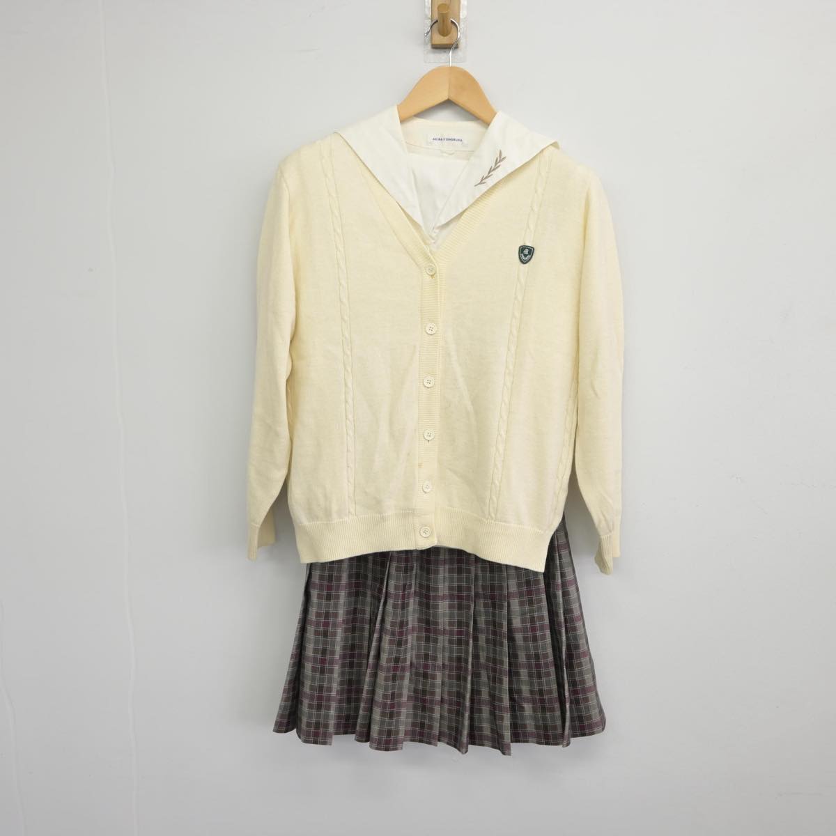 【中古】愛知県 名城大学附属高等学校 女子制服 3点（シャツ・ニット・スカート）sf031912 中古制服通販パレイド