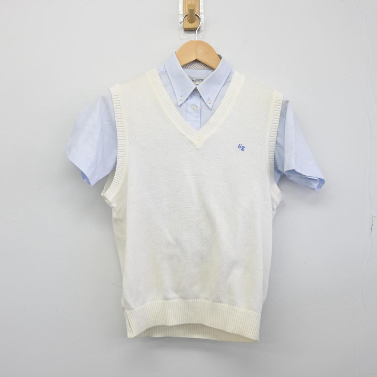 【中古】千葉県 日本体育大学柏高等学校 女子制服 2点（ニットベスト・シャツ）sf032015 中古制服通販パレイド