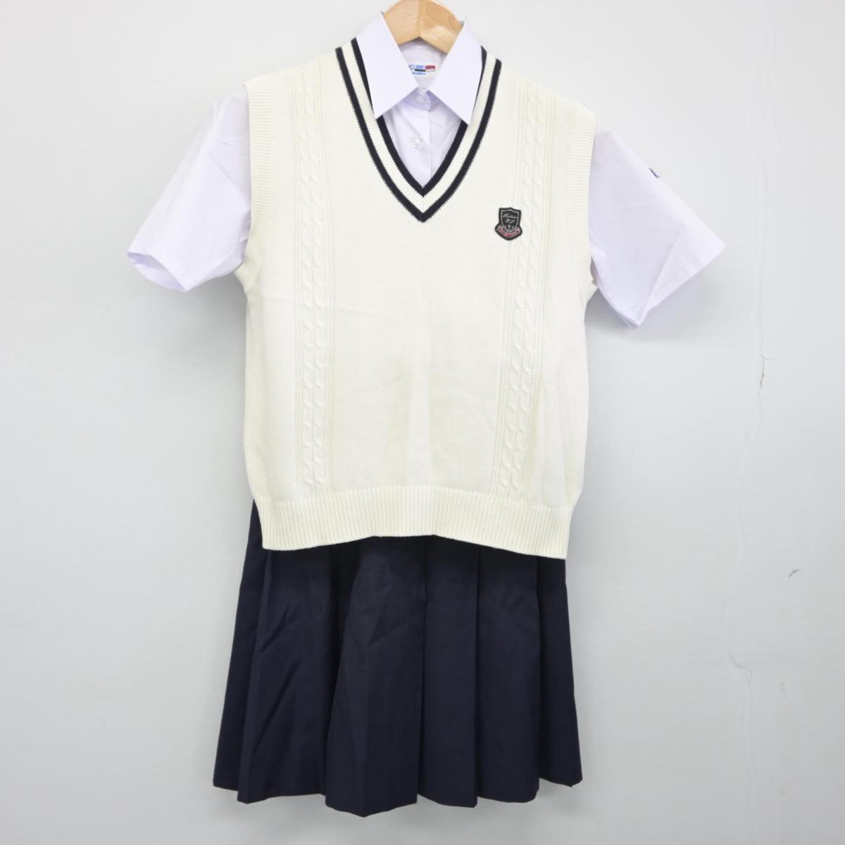 【中古】埼玉県 星野高等学校女子部 女子制服 3点（ニットベスト・シャツ・スカート）sf032122 中古制服通販パレイド