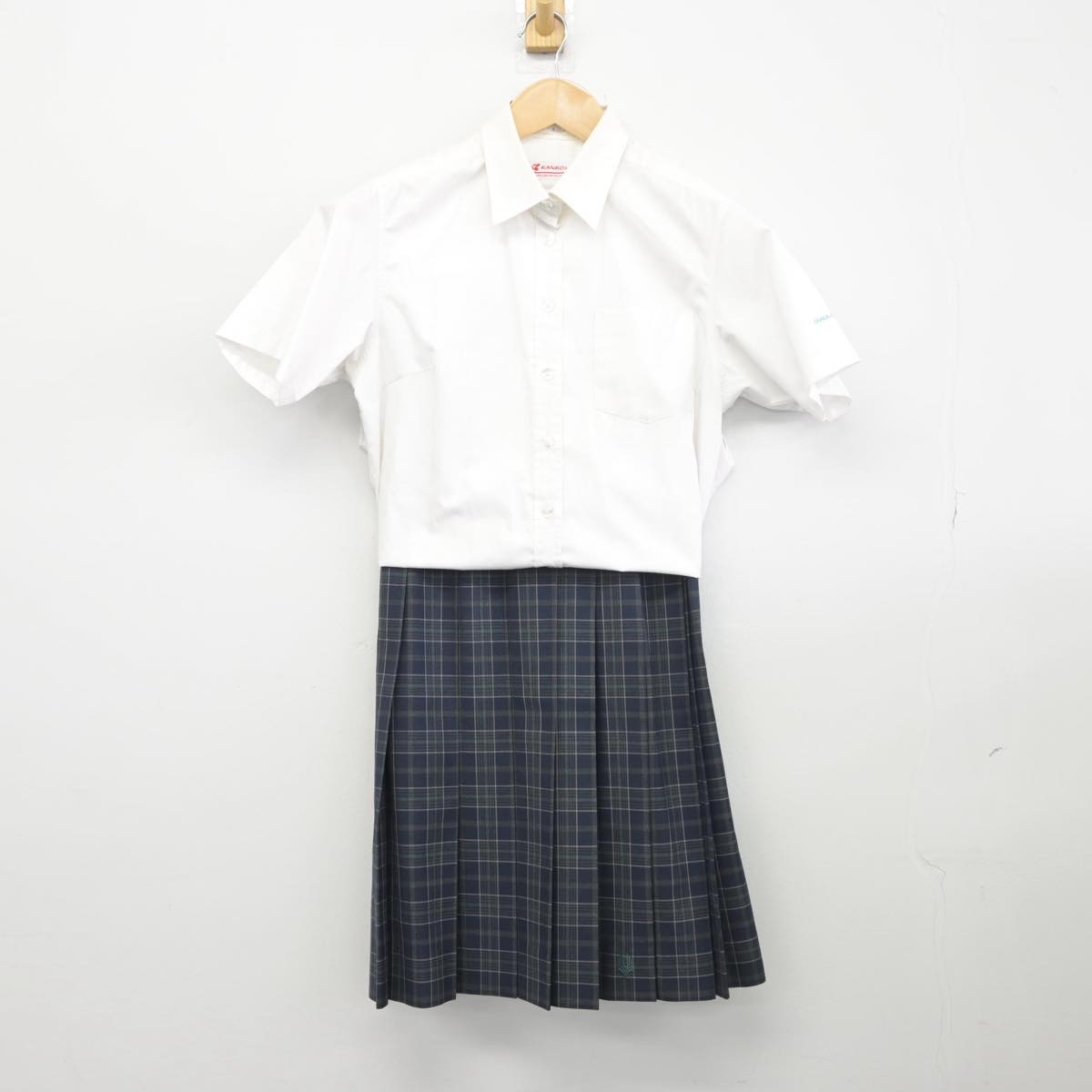 【中古】大阪府 大阪学芸高等学校 女子制服 2点（シャツ・スカート）sf032282 中古制服通販パレイド