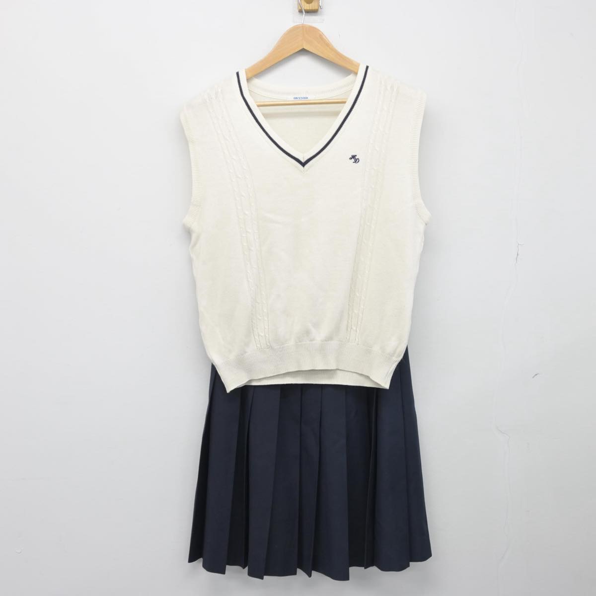 【中古】埼玉県 羽生第一高等学校 女子制服 2点(ニットベスト・スカート)sf032415 中古制服通販パレイド