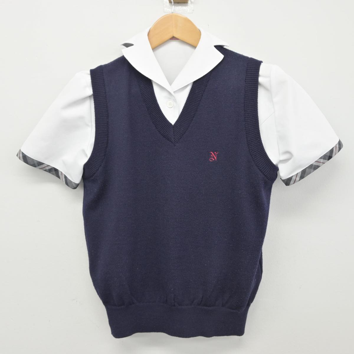 【中古】北海道 札幌日本大学高等学校 女子制服 3点（シャツ・ニットベスト）sf032476 中古制服通販パレイド