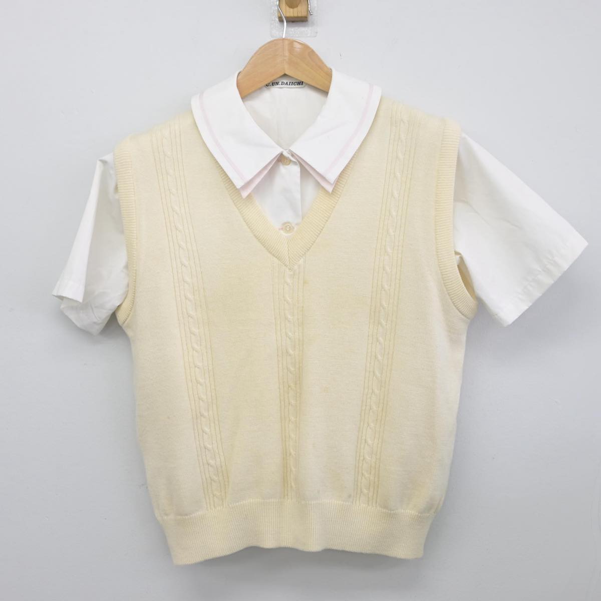 【中古】愛知県 中部大学第一高等学校 女子制服 2点(シャツ・ニットベスト)sf032501 中古制服通販パレイド