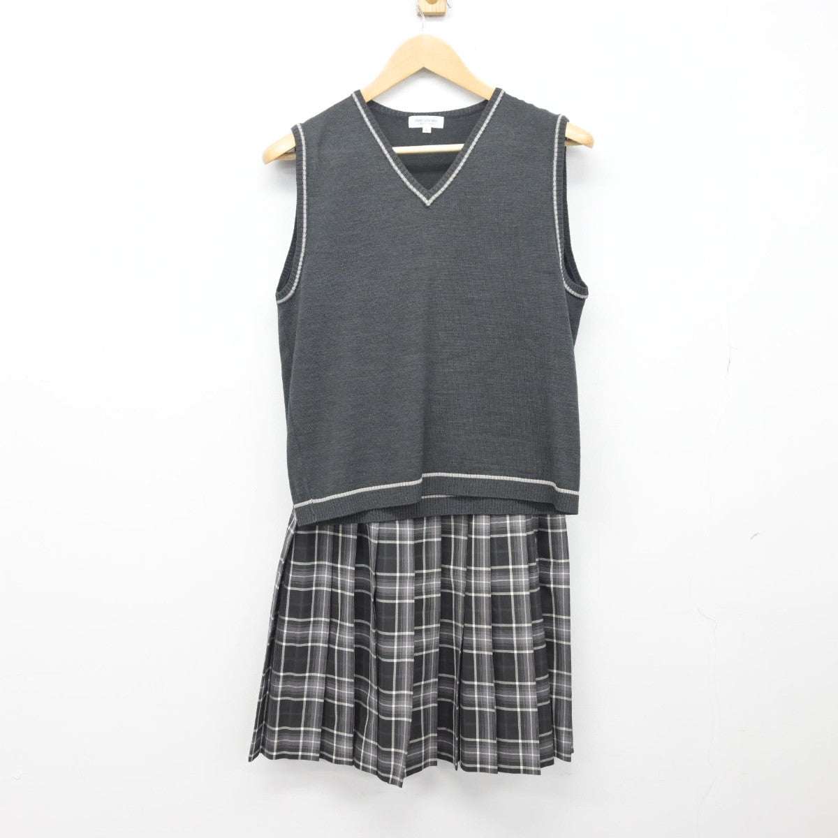 【中古】兵庫県 神戸龍谷高等学校 女子制服 2点（ニットベスト・スカート）sf033100 中古制服通販パレイド