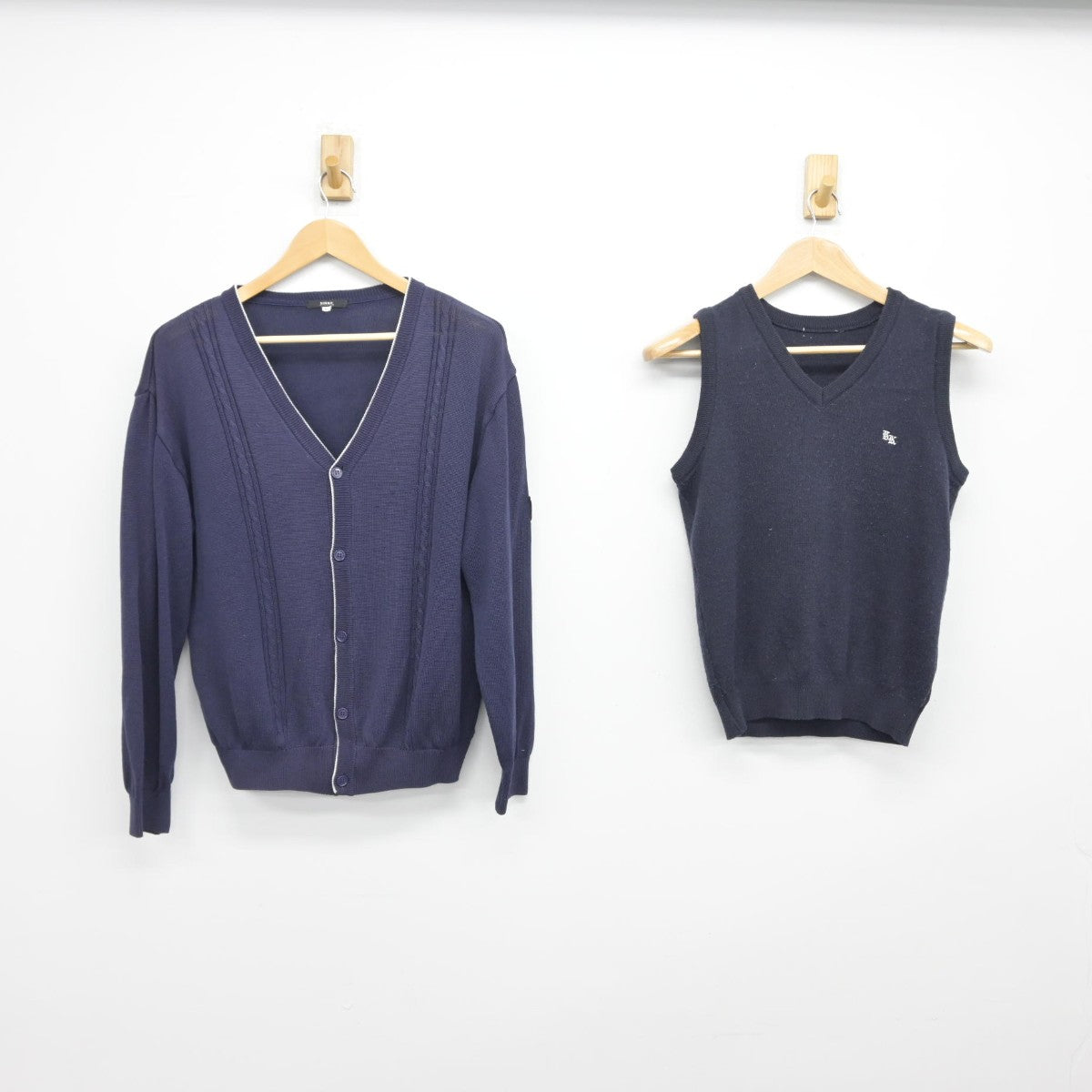 【中古】埼玉県 山村国際高等学校 女子制服 2点（ニット・ニットベスト）sf033103 中古制服通販パレイド