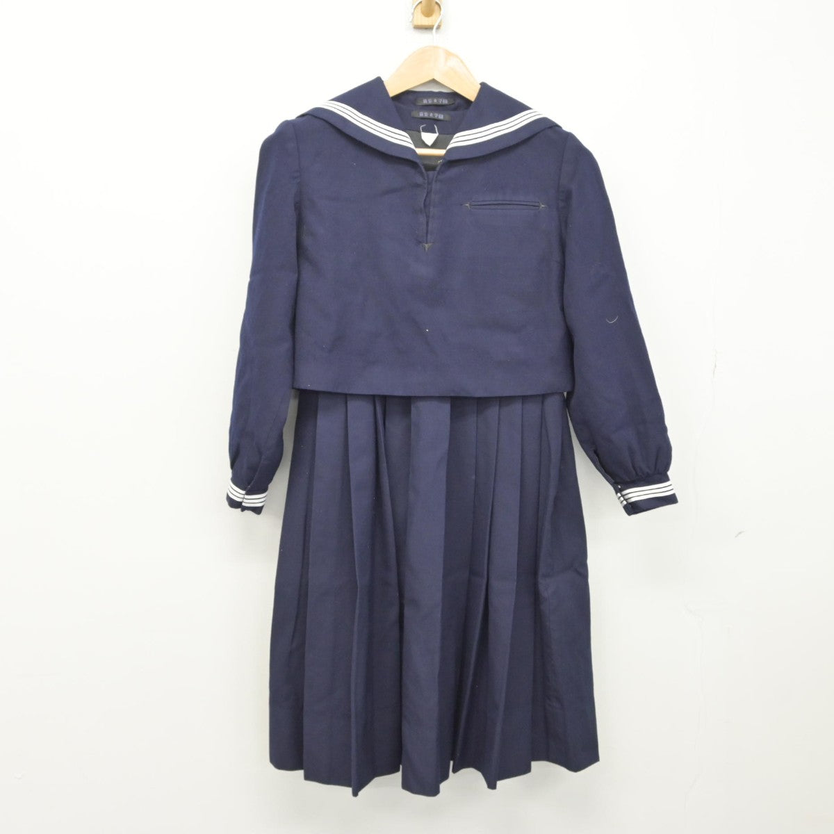 【中古】福岡県 筑紫女学園高等学校 女子制服 2点（セーラー服・ジャンパースカート）sf033137 中古制服通販パレイド