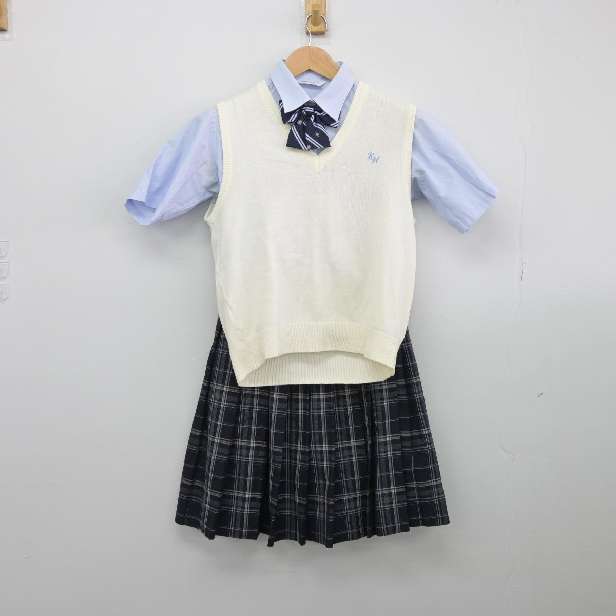 【中古】山梨県 甲府東高等学校 女子制服 4点（ニットベスト・シャツ・スカート）sf033178 中古制服通販パレイド
