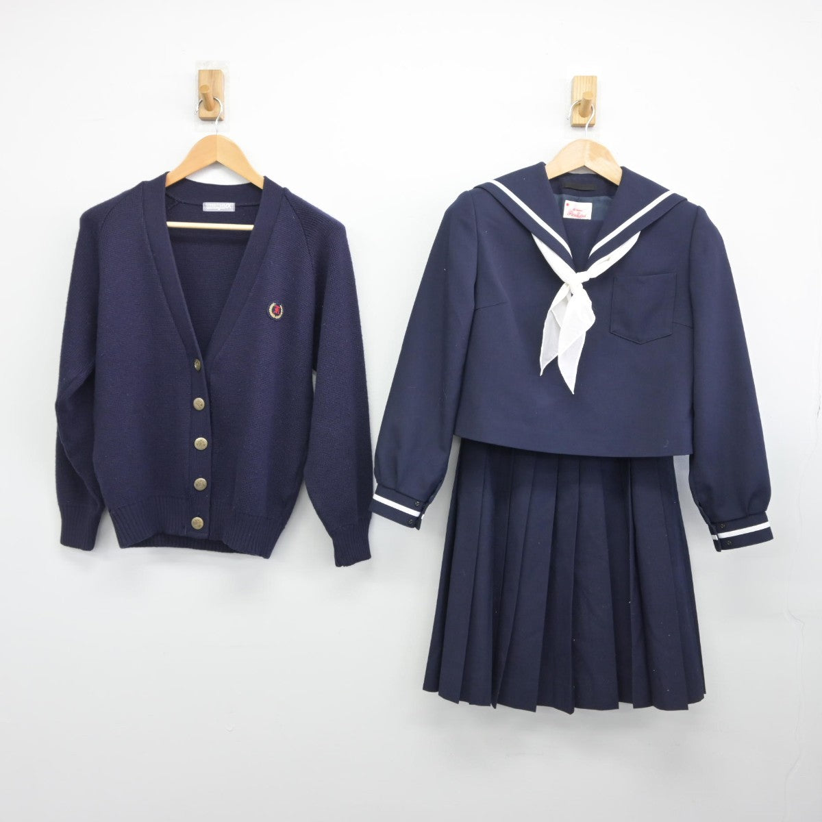 【中古】大分県 佐伯鶴城高等学校 女子制服 5点（ニット・セーラー服・スカート）sf033359 中古制服通販パレイド