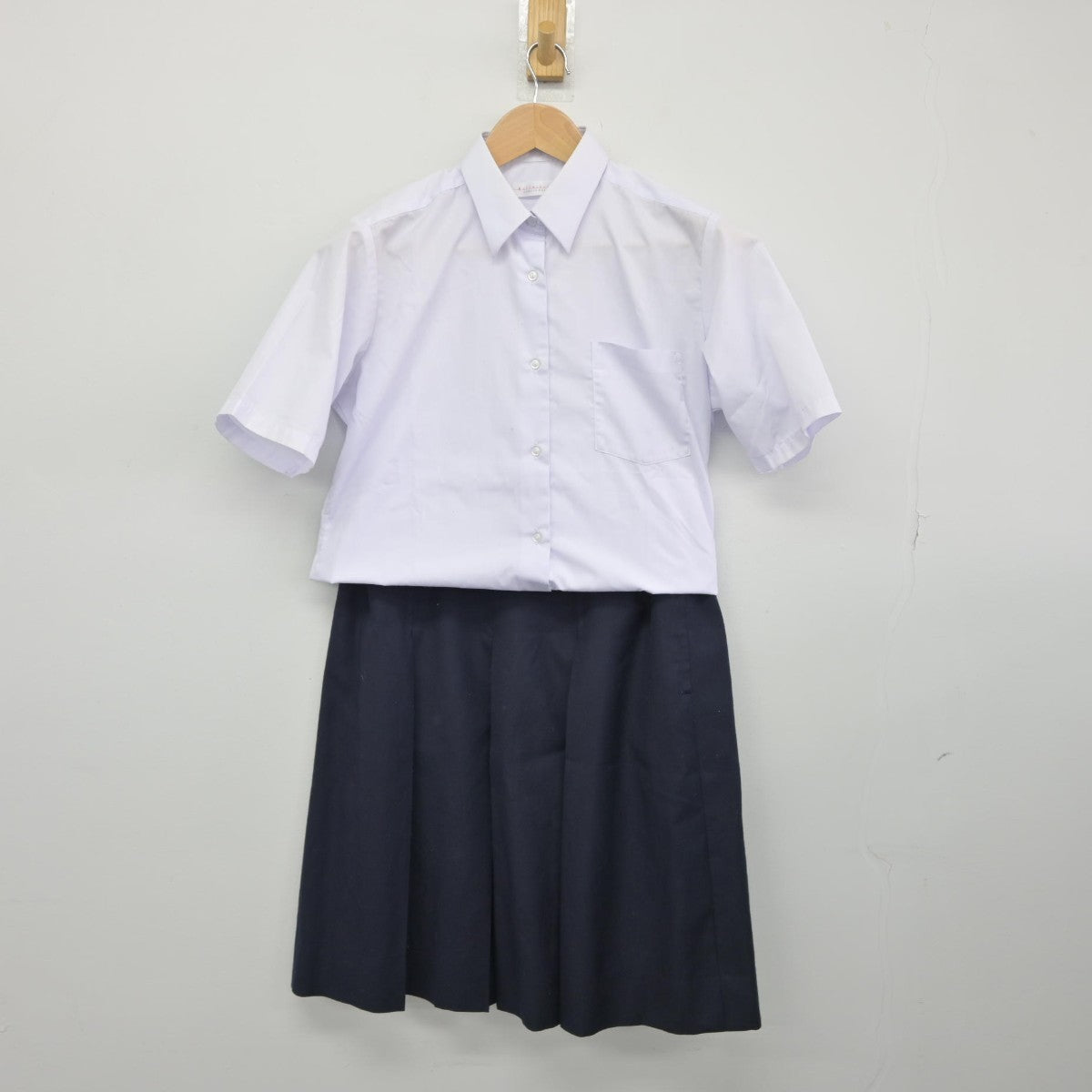 【中古】 長山中学校 女子制服 2点（シャツ・スカート）sf033530 中古制服通販パレイド