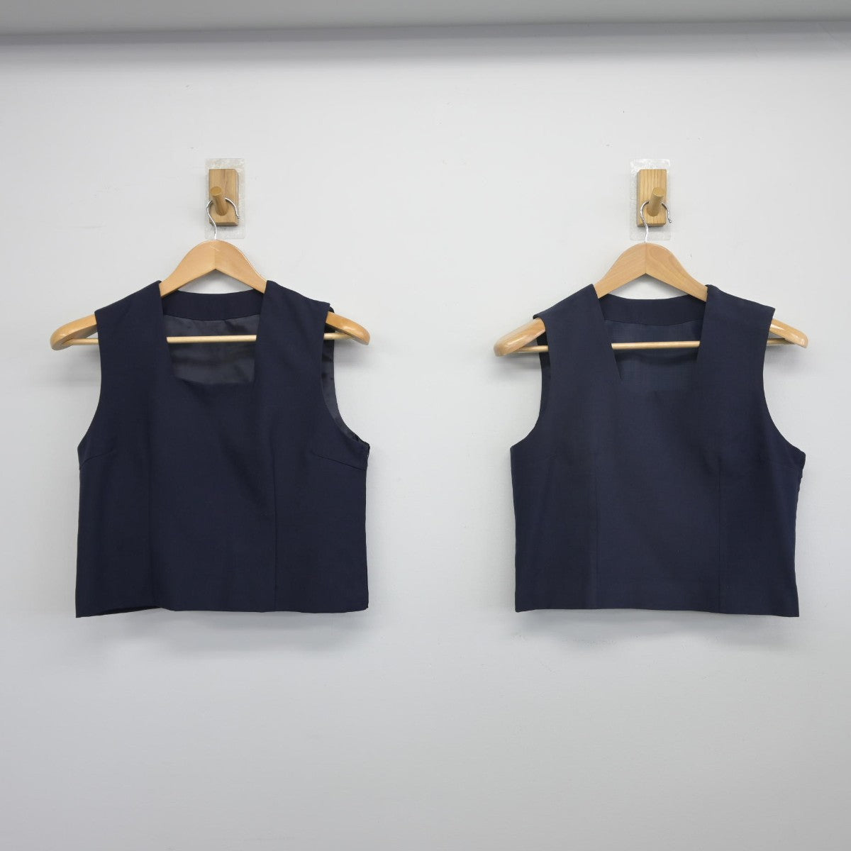 【中古】神奈川県 鵠沼中学校 女子制服 2点(ベスト)sf033621 中古制服通販パレイド