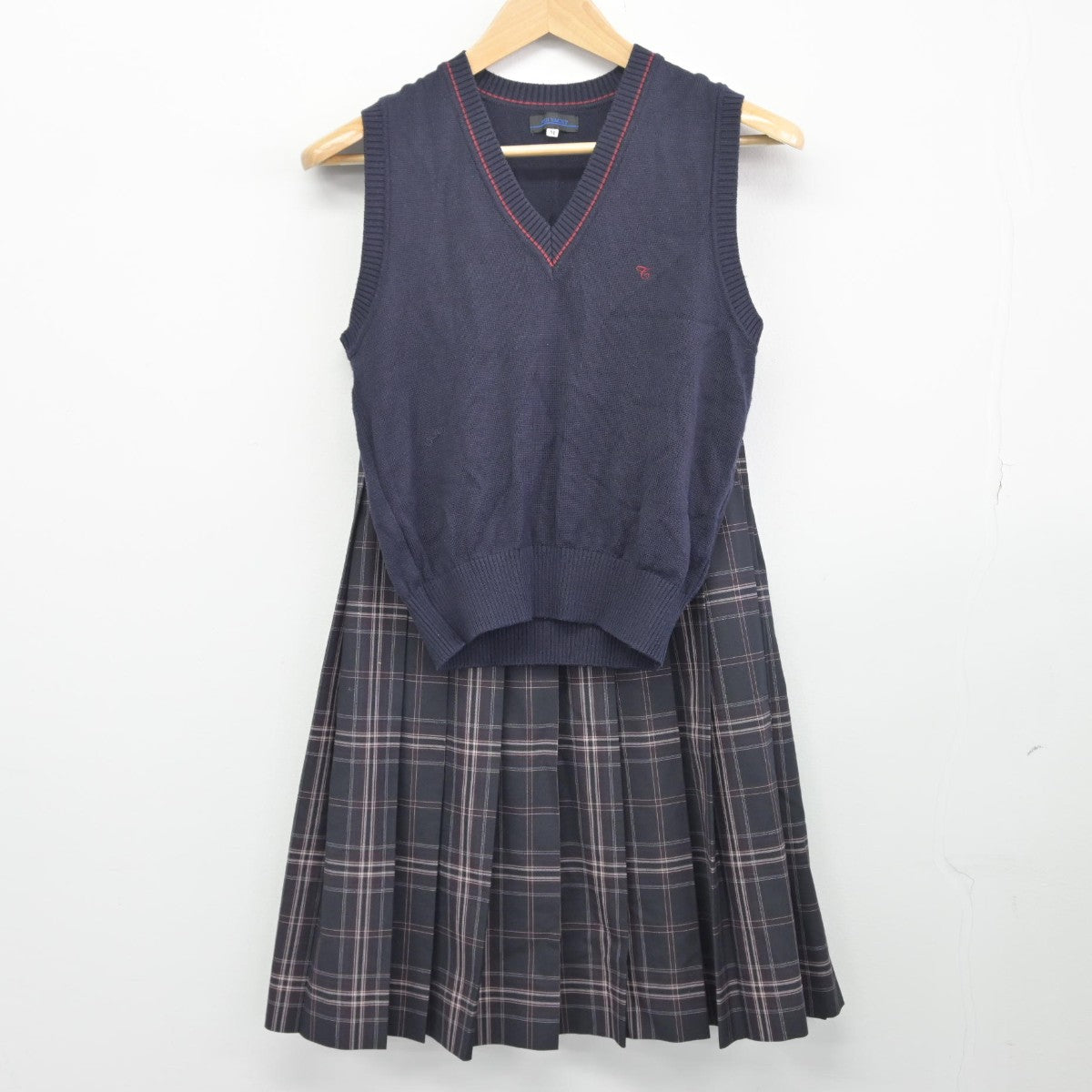 【中古】東京都 忠生中学校 女子制服 2点（ニットベスト・スカート）sf033699 中古制服通販パレイド