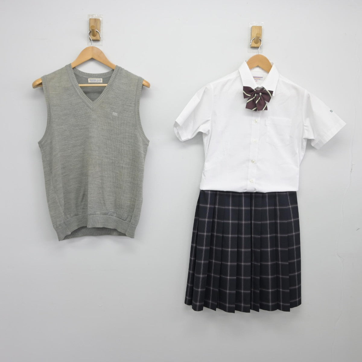 【中古】埼玉県 栄東高等学校 女子制服 4点（ニットベスト・シャツ・スカート）sf033877 中古制服通販パレイド