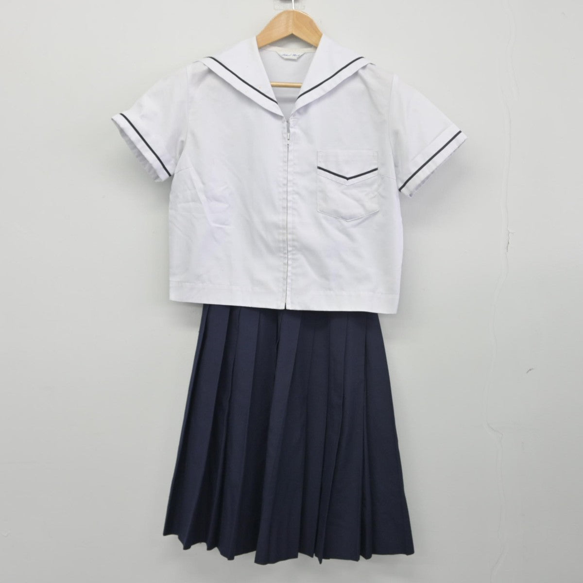 【中古】奈良県 斑鳩中学校 女子制服 2点（セーラー服・スカート）sf034067 中古制服通販パレイド