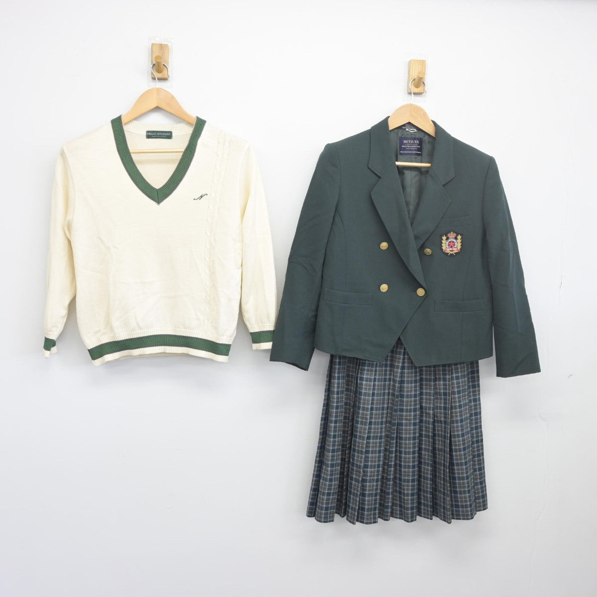 【中古】熊本県 大津北中学校 女子制服 3点（ブレザー・ニット・スカート）sf034149 中古制服通販パレイド