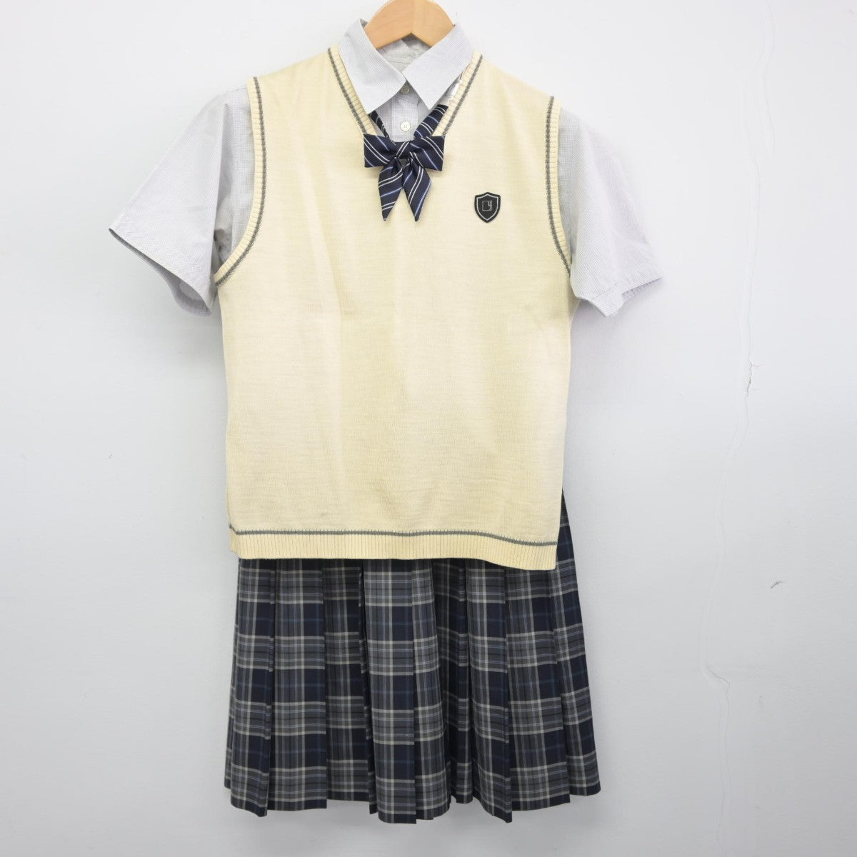 【中古】大阪府 大阪夕陽丘学園高等学校 女子制服 4点（ニットベスト・シャツ・スカート）sf034328 中古制服通販パレイド