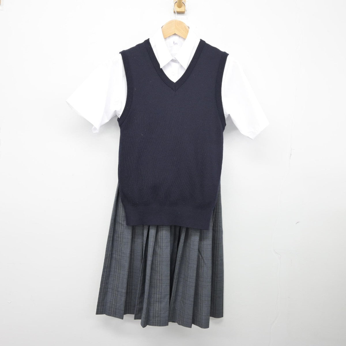【中古】埼玉県 川口市立東中学校 女子制服 4点(ニットベスト・シャツ・スカート)sf034461 中古制服通販パレイド