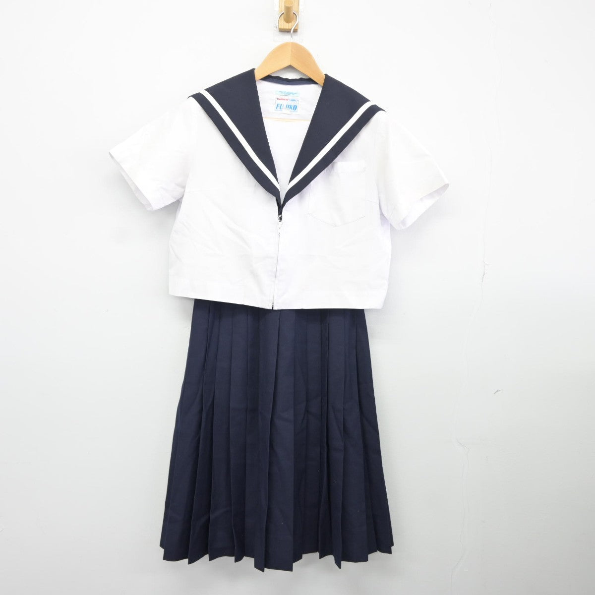 【中古】愛知県 楠中学校 女子制服 2点（セーラー服・スカート）sf034785 中古制服通販パレイド