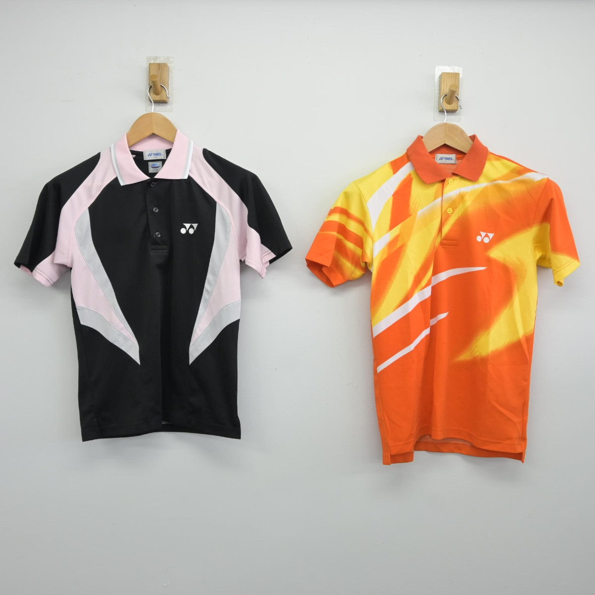 【中古】和歌山県 岩出第二中学校バトミントン部ユニフォーム 女子制服 2点（部活ユニフォーム 上・部活ユニフォーム 上）sf034979