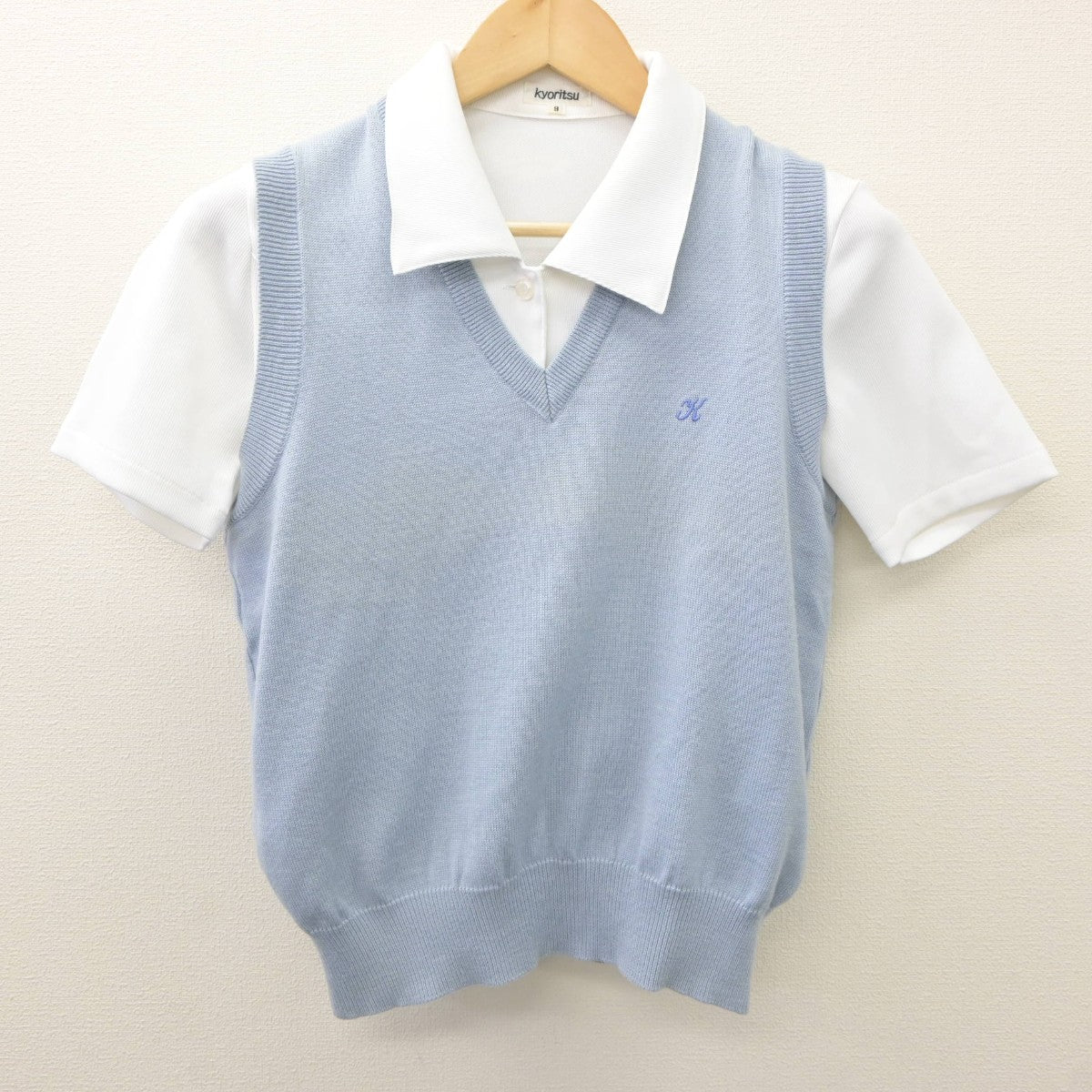 【中古】東京都 共立女子高等学校 女子制服 3点（ニットベスト・シャツ）sf035147 中古制服通販パレイド