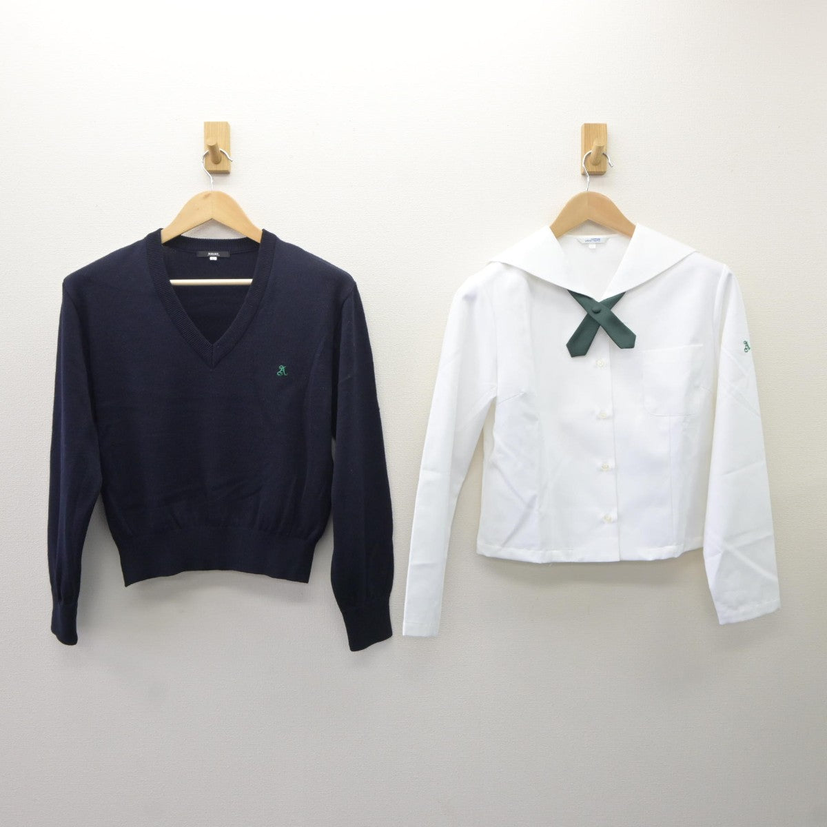【中古】秋田県 秋田商業高等学校 女子制服 3点（ニット・セーラー服）sf035258 中古制服通販パレイド