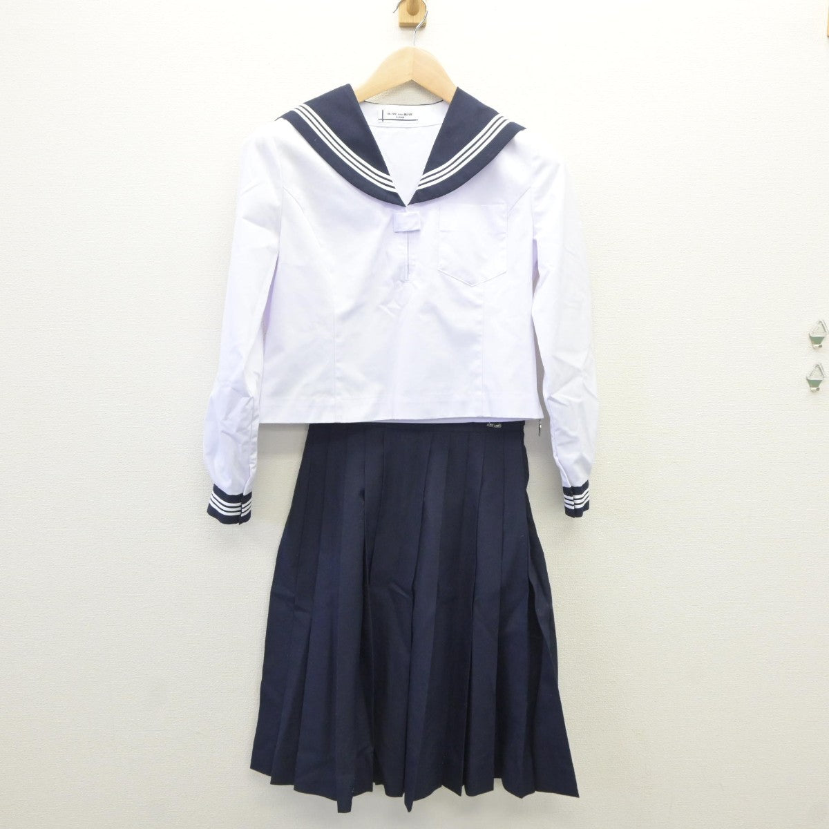 【中古】茨城県 東海南中学校 女子制服 2点（セーラー服・スカート）sf035414 中古制服通販パレイド