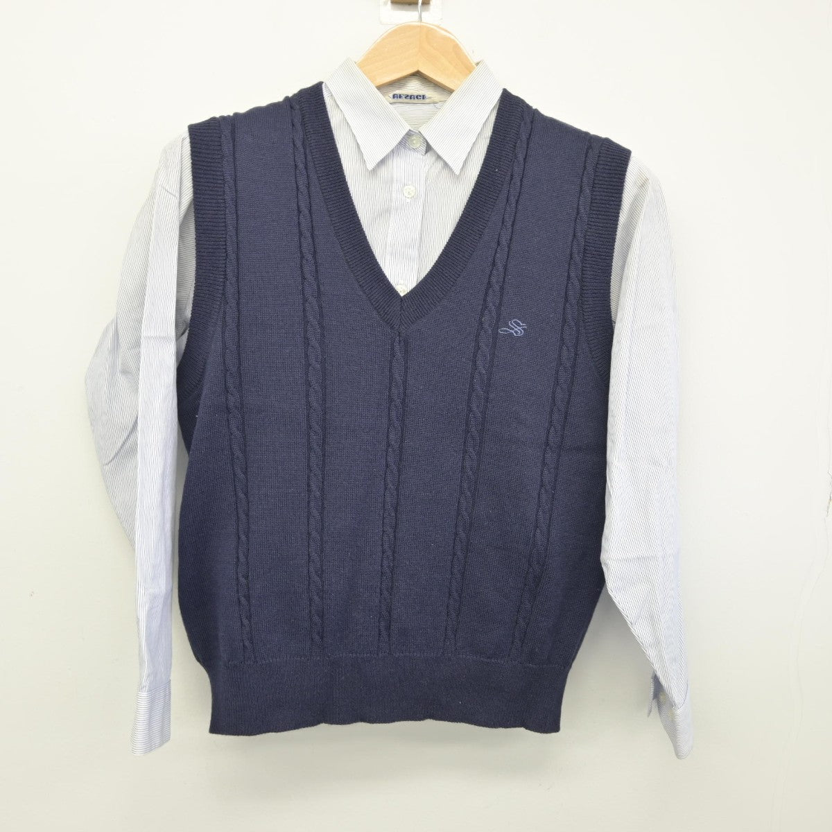 【中古】広島県 福山誠之館高等学校 女子制服 2点（ニットベスト・シャツ）sf036113 中古制服通販パレイド