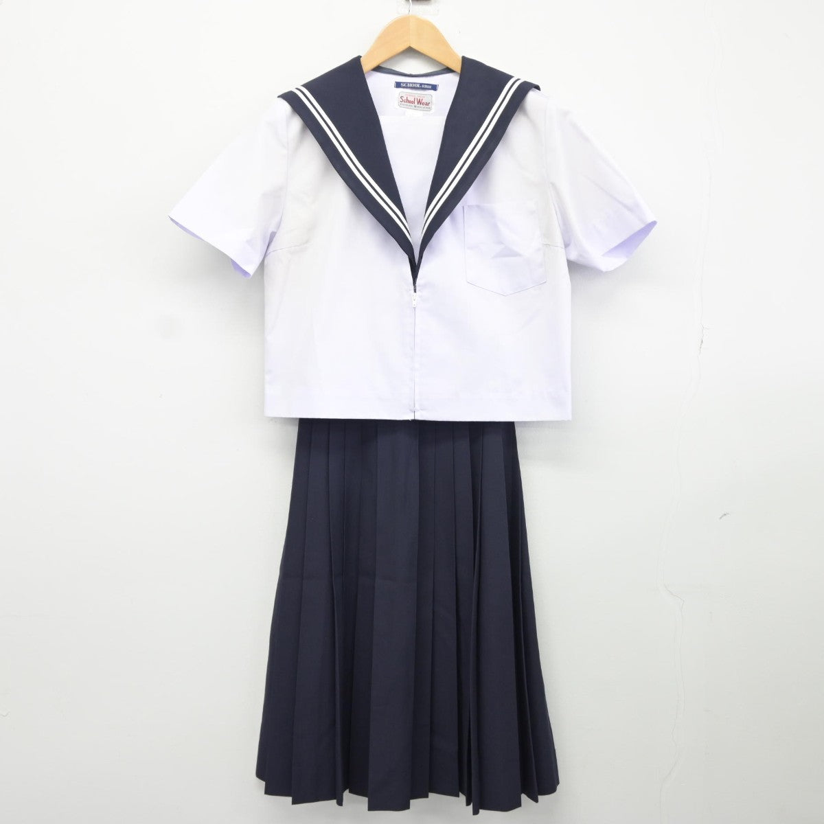 【中古】愛知県 名古屋市立宝神中学校旧制服 女子制服 2点（セーラー服・スカート）sf036128 中古制服通販パレイド