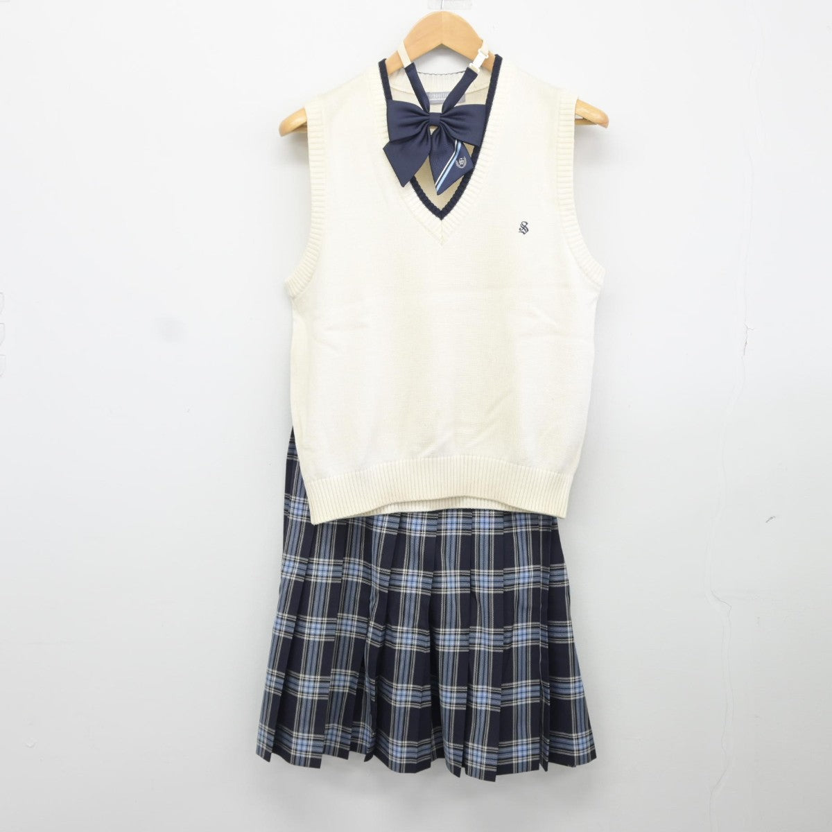 【中古】東京都 修徳中学校高等学校 女子制服 3点(ニットベスト・スカート)sf036363 中古制服通販パレイド