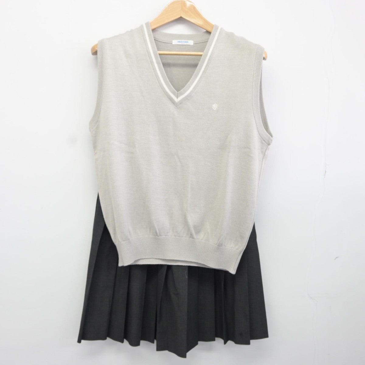 【中古】埼玉県 狭山清陵高等学校 女子制服 2点(ニットベスト・スカート)sf036849 中古制服通販パレイド