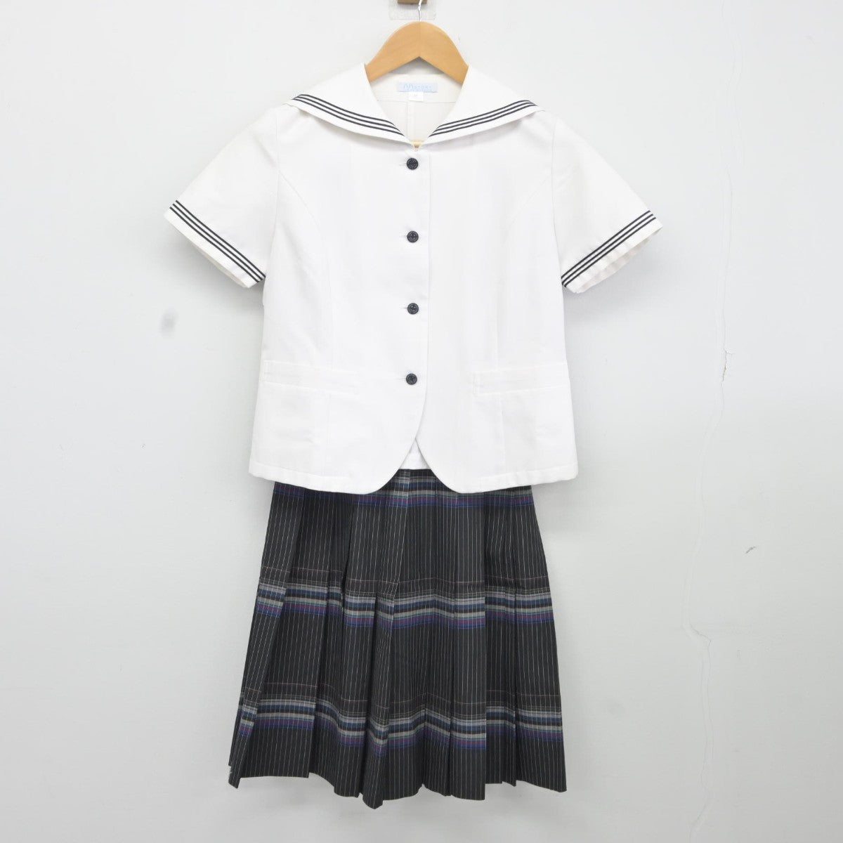 【中古】大阪府 賢明学院高等学校 女子制服 2点（セーラー服・スカート）sf036995 中古制服通販パレイド