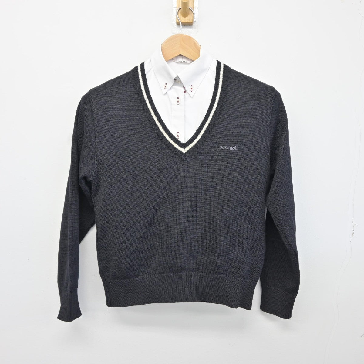 【中古】新潟県 新潟第一高等学校 女子制服 2点（ニット・シャツ）sf037166 中古制服通販パレイド