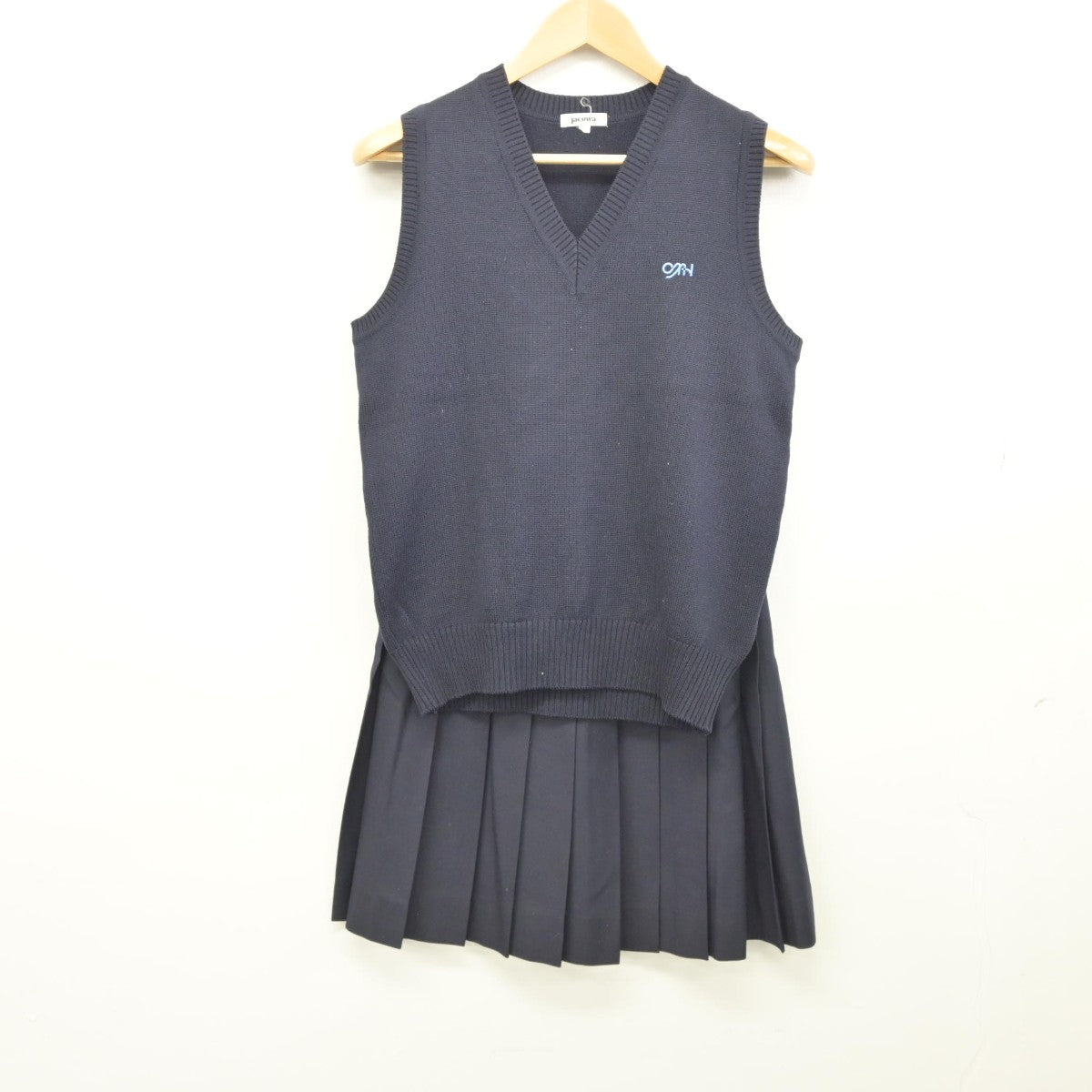 【中古】埼玉県 大宮南高等学校 女子制服 2点（ニットベスト・スカート）sf037216 中古制服通販パレイド