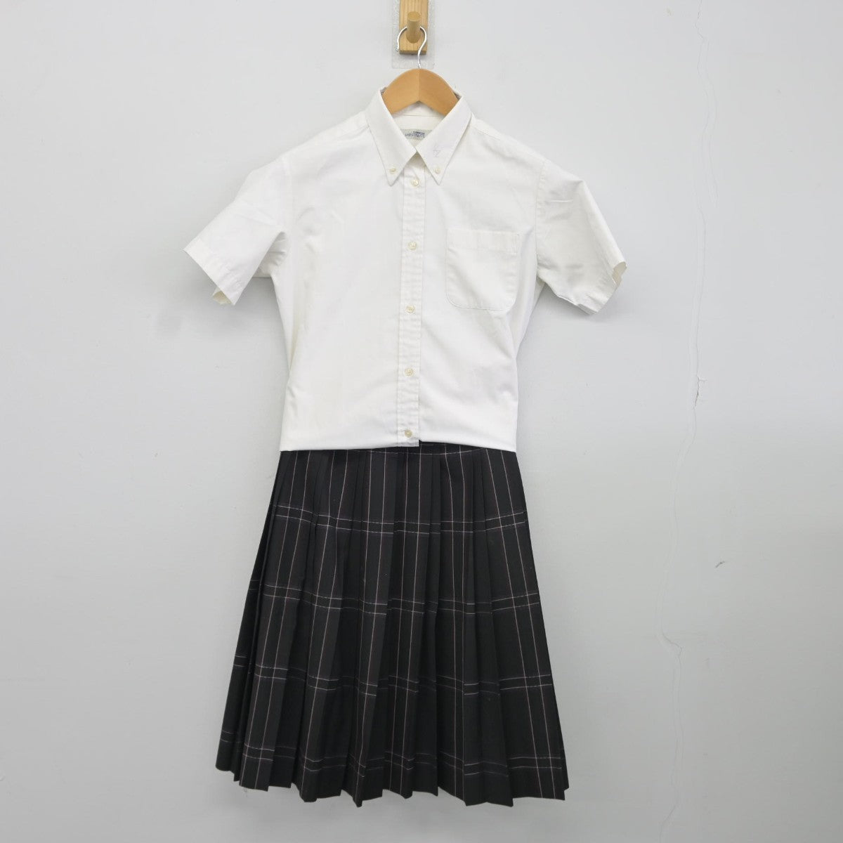 【中古】大阪府 港南造形高等学校 女子制服 3点（シャツ・スカート）sf037315 中古制服通販パレイド