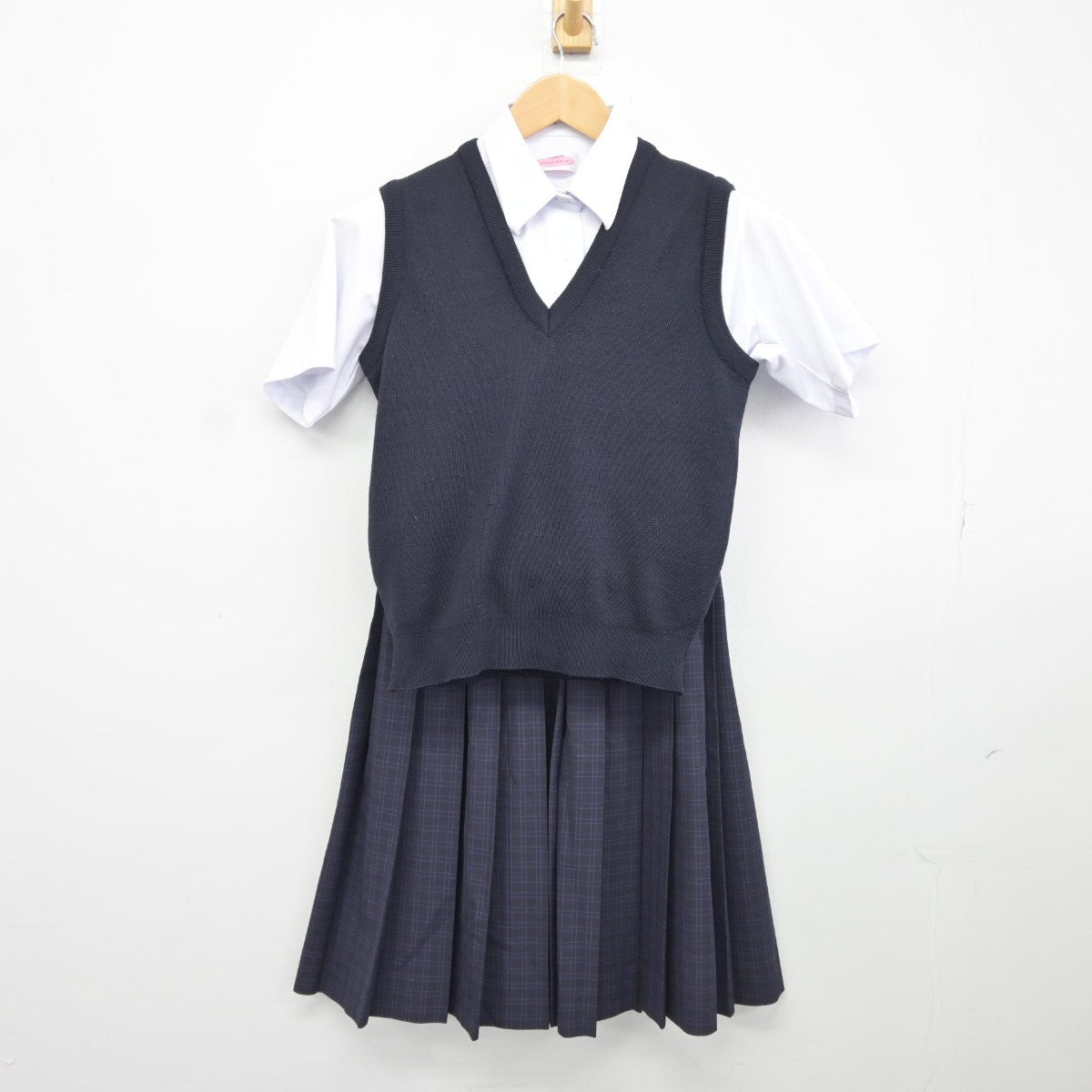【中古】福岡県 平尾中学校 女子制服 3点（ニットベスト・シャツ・スカート）sf037399 中古制服通販パレイド