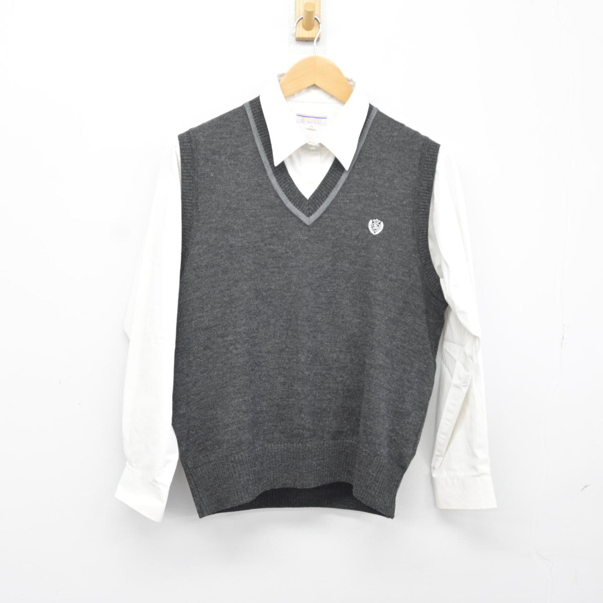 【中古】埼玉県 埼玉栄高等学校 女子制服 4点（ニットベスト・シャツ）sf037591 中古制服通販パレイド