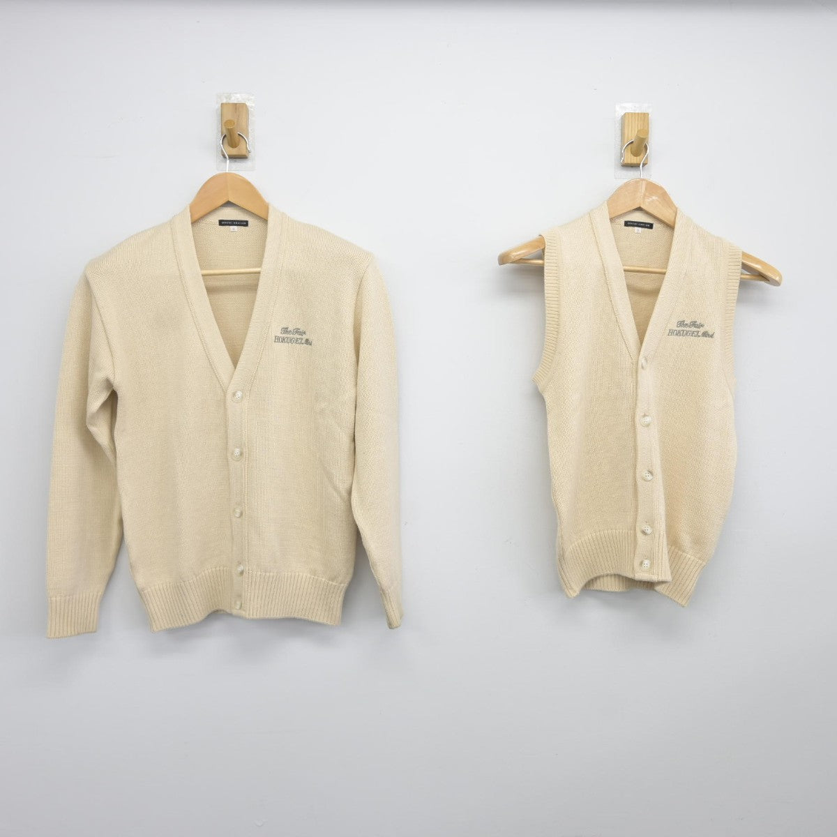 【中古】北海道 北海道芸術高等学校 女子制服 2点（ニット・ニットベスト）sf037663 中古制服通販パレイド