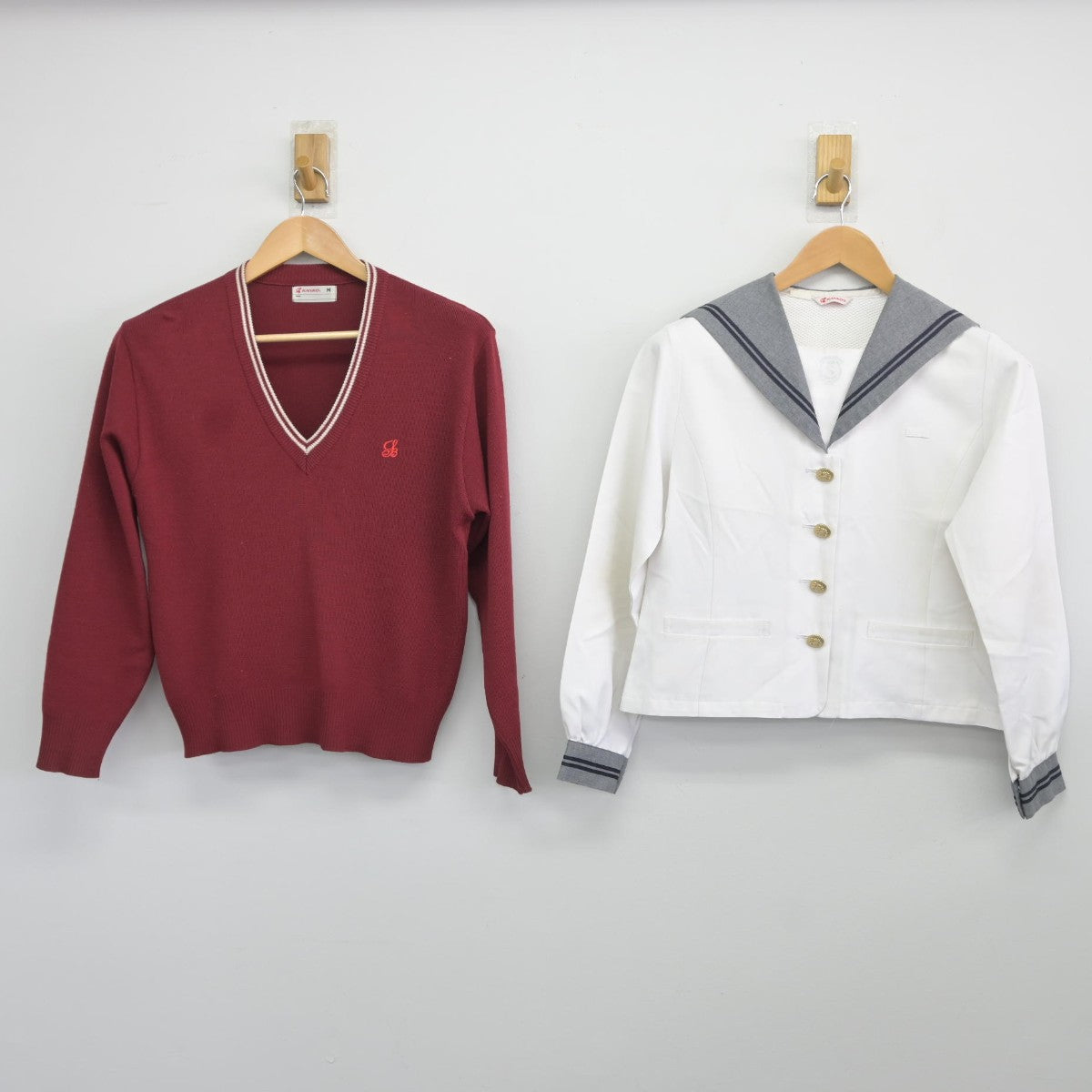 【中古】愛媛県 済美高等学校 女子制服 2点（セーラー服・ニット）sf037732 中古制服通販パレイド