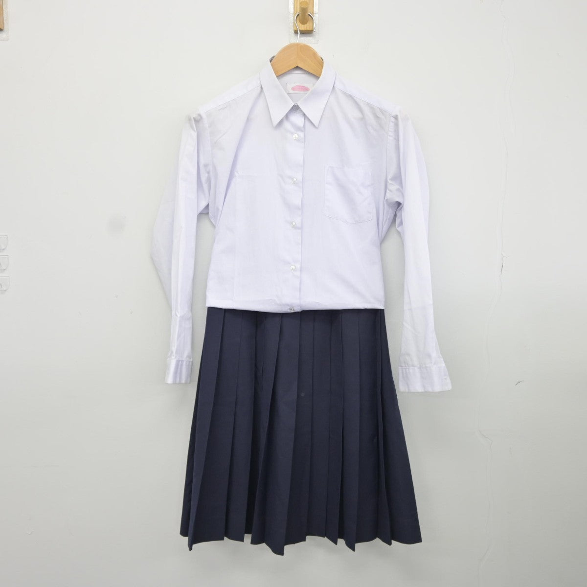【中古】長崎県 淵中学校 女子制服 2点（シャツ・スカート）sf037837 中古制服通販パレイド
