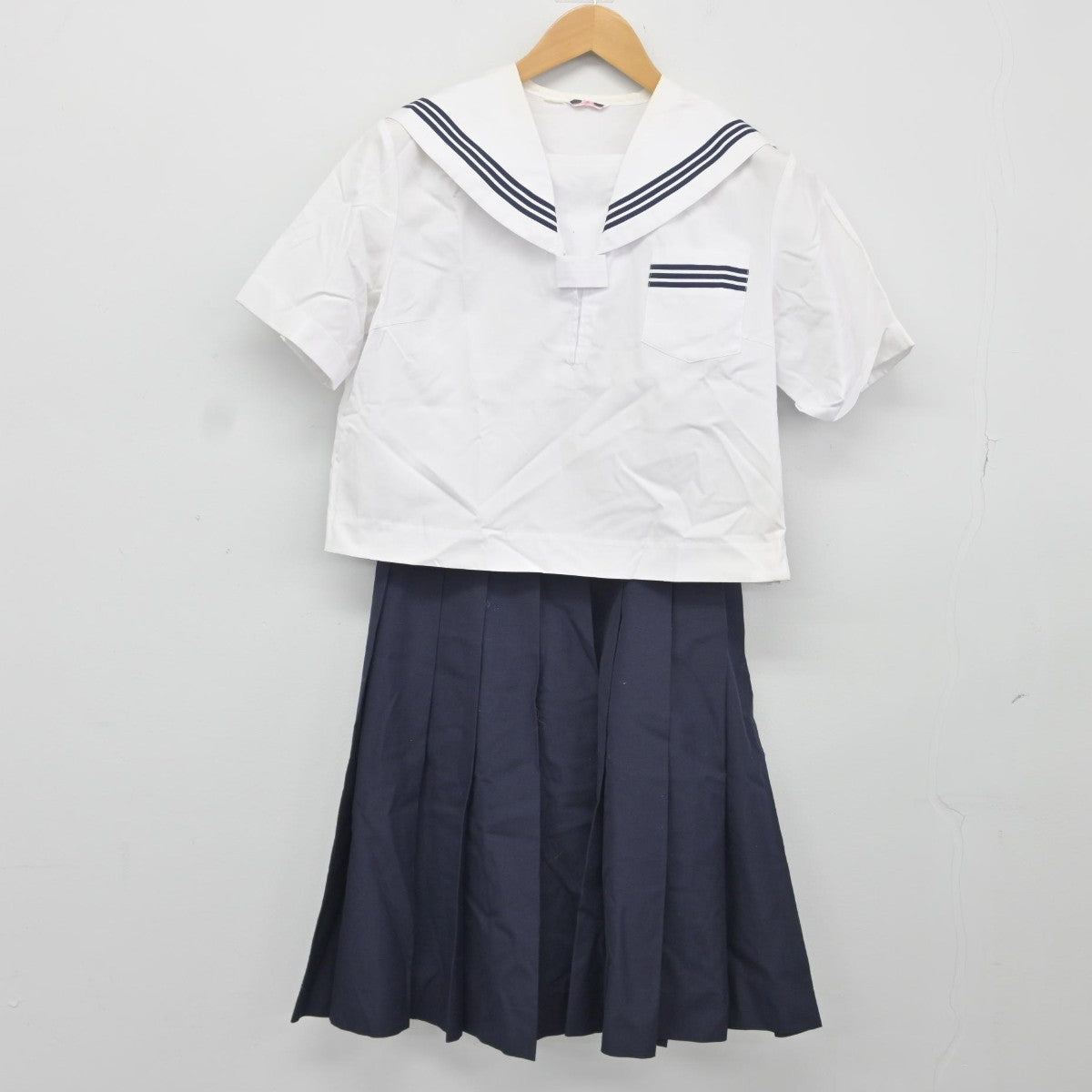 【中古】群馬県 塚沢中学校 女子制服 2点（セーラー服・スカート）sf038007 中古制服通販パレイド