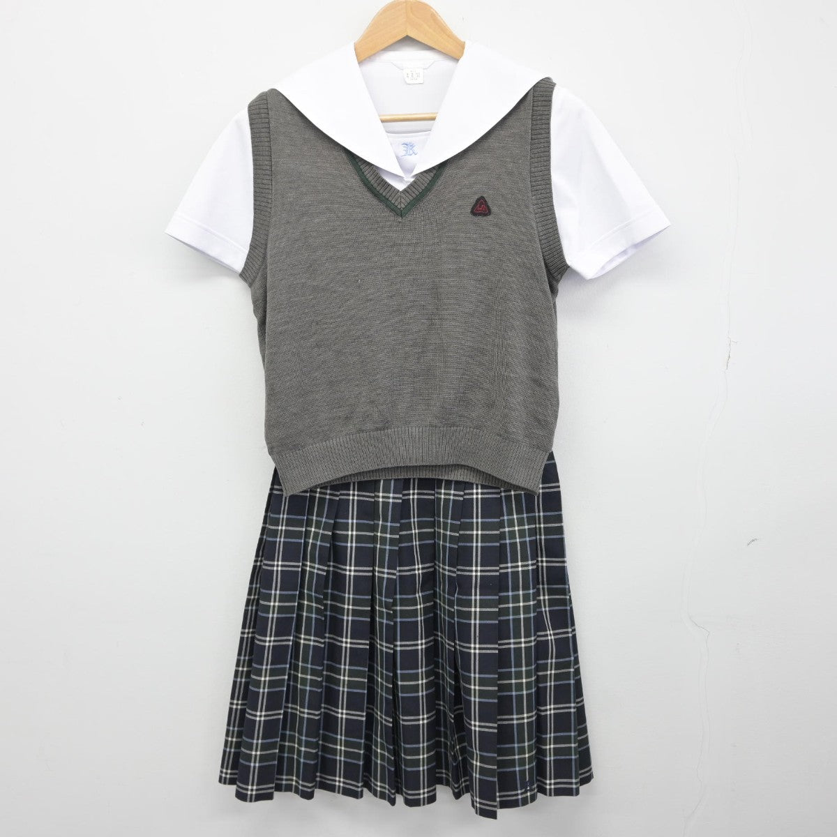 【中古】鹿児島県 鹿児島高等学校 女子制服 3点（ニットベスト・セーラー服・スカート）sf038592 中古制服通販パレイド