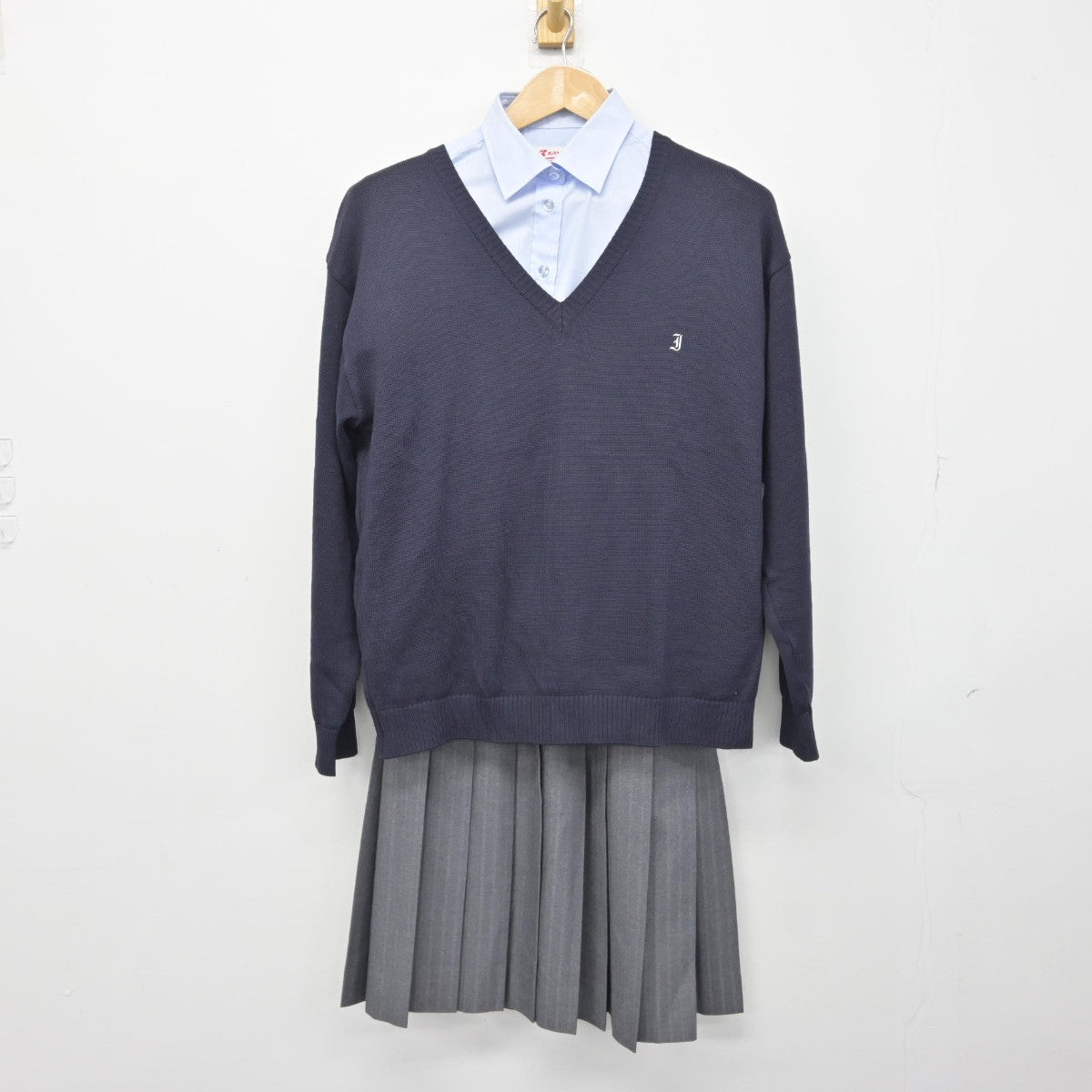 【中古】東京都 岩倉高等学校 女子制服 3点（ニット・シャツ・スカート）sf038612 中古制服通販パレイド