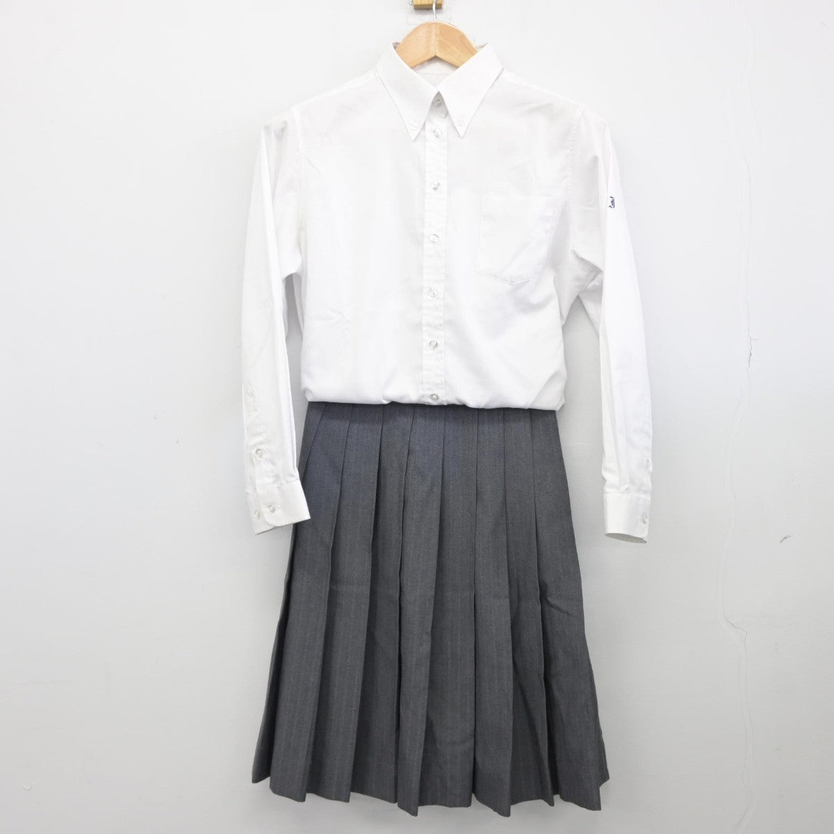 【中古】東京都 岩倉高等学校 女子制服 3点（シャツ・スカート）sf038830 中古制服通販パレイド