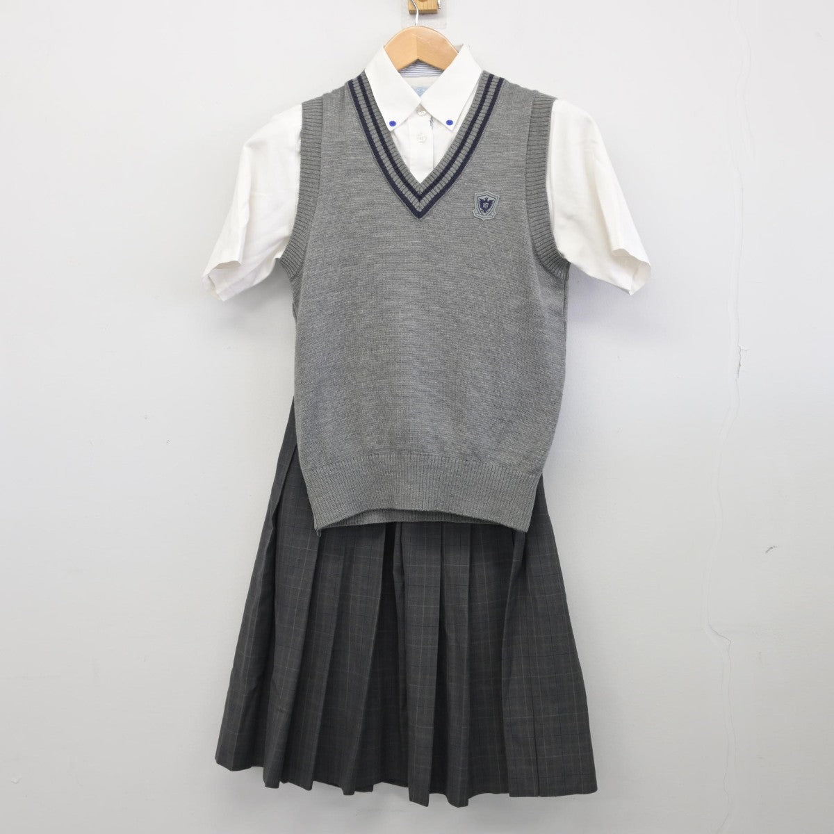 【中古】福岡県 上智福岡中学高等学校 女子制服 4点（ニットベスト・シャツ・スカート）sf038839 中古制服通販パレイド