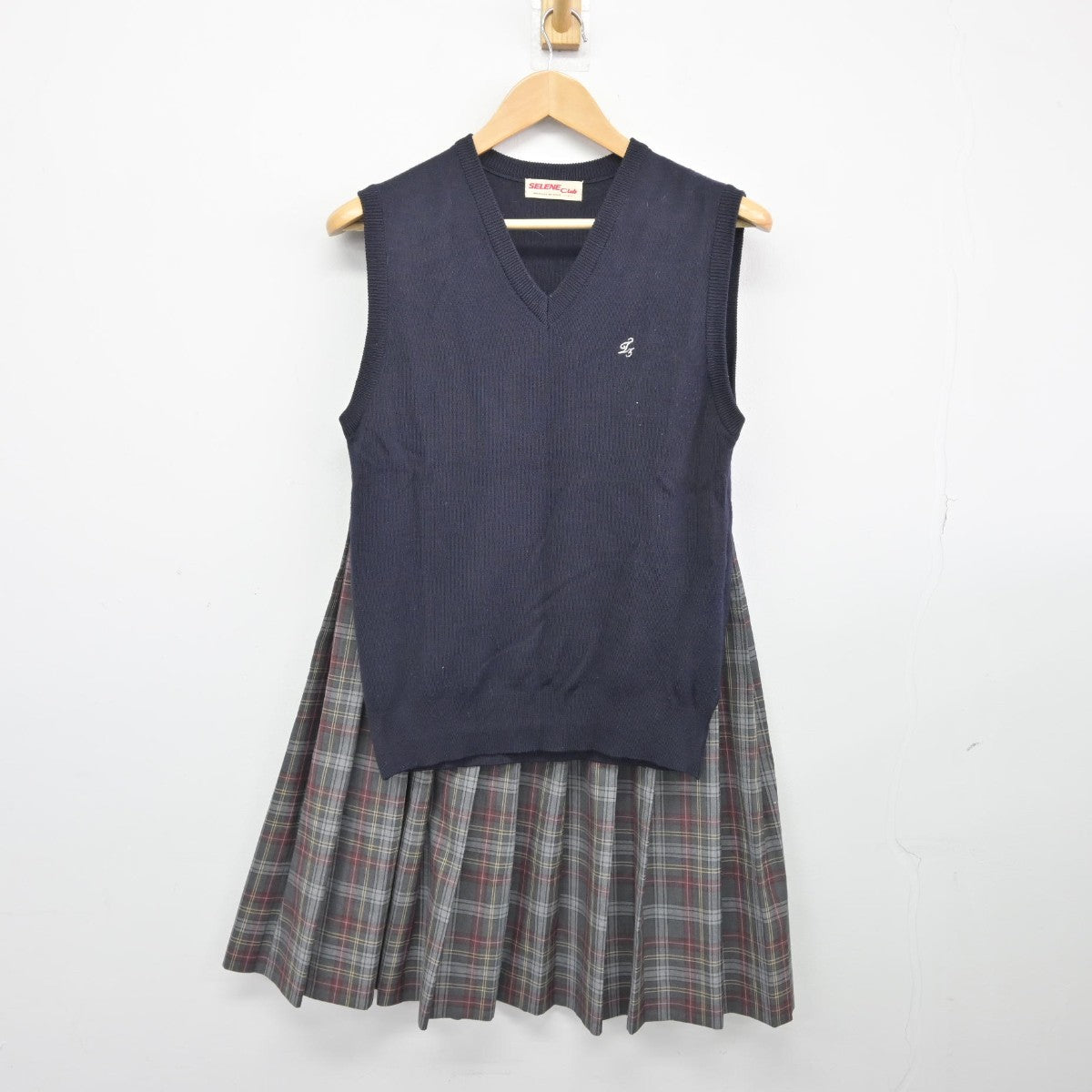 【中古】東京都 立川市立第五中学校 女子制服 2点（ニットベスト・スカート）sf038975 中古制服通販パレイド