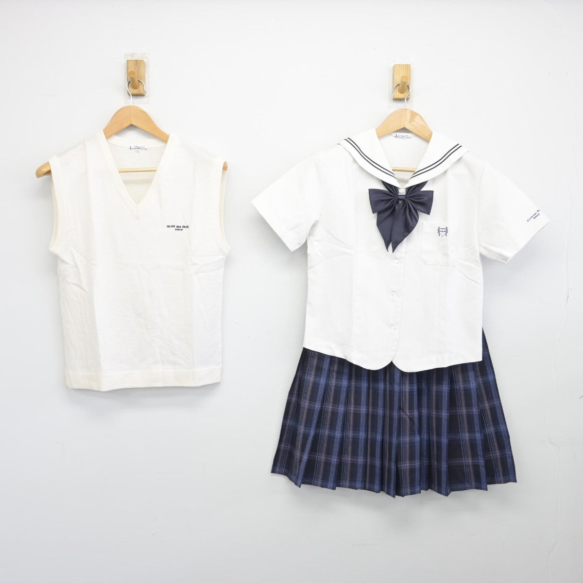 【中古】埼玉県 秋草学園高等学校 女子制服 4点（ニットベスト・セーラー服・スカート）sf039001 中古制服通販パレイド