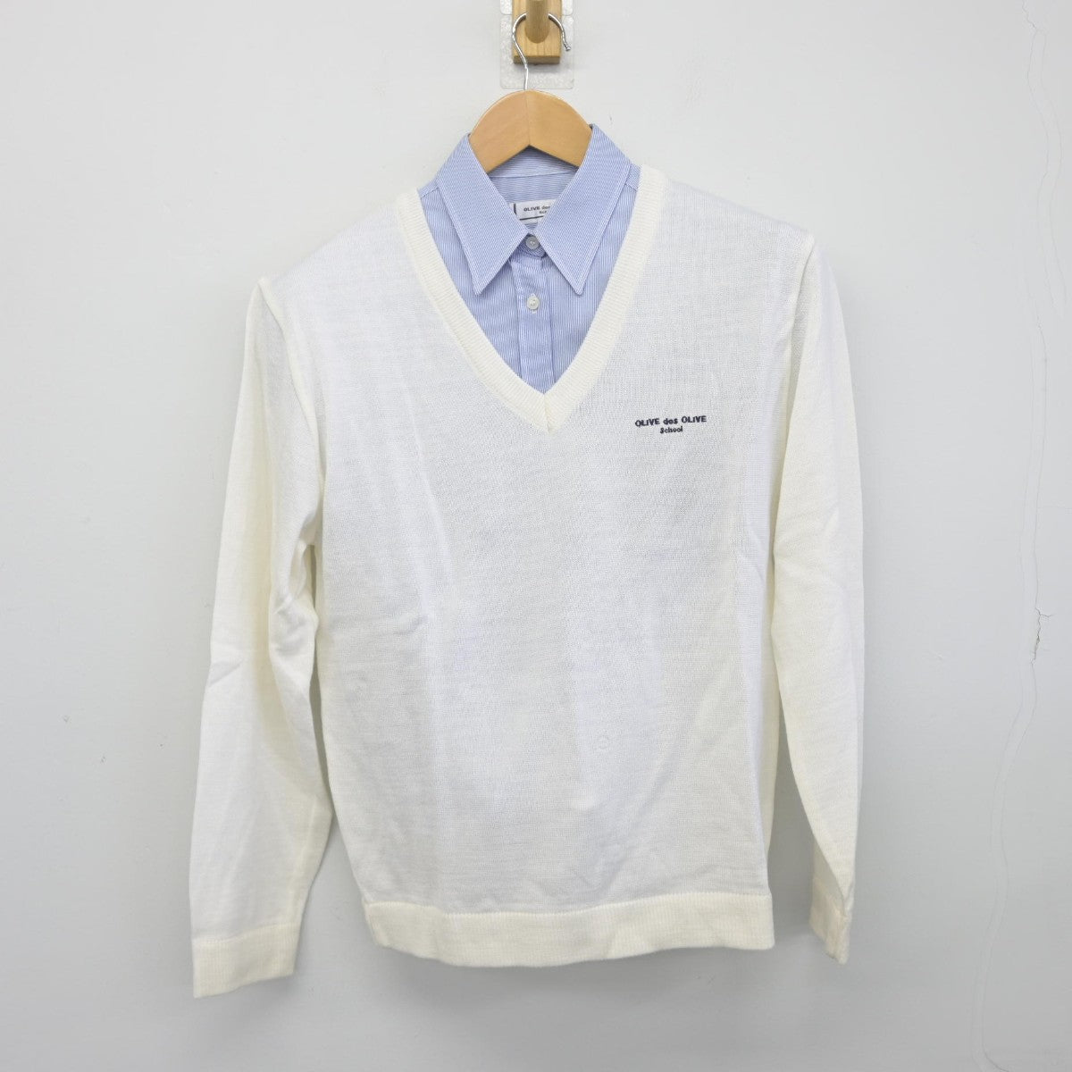 【中古】埼玉県 秋草学園高等学校 女子制服 2点（ニット・シャツ）sf039002 中古制服通販パレイド