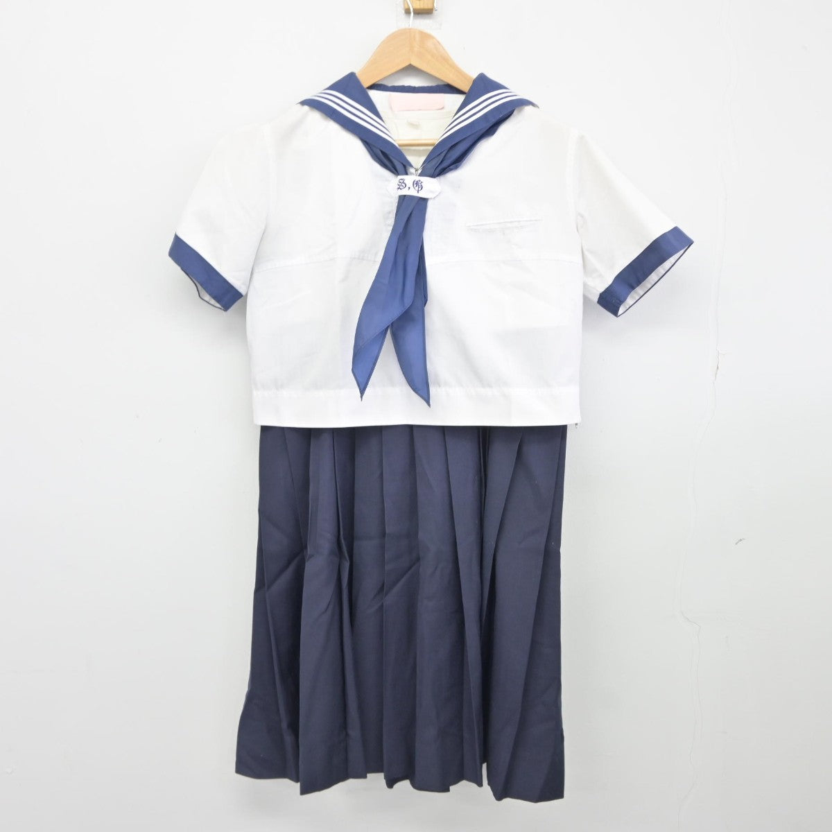 【中古】神奈川県 聖和学院中学校・等学校 女子制服 4点(セーラー服・スカート)sf039035 中古制服通販パレイド